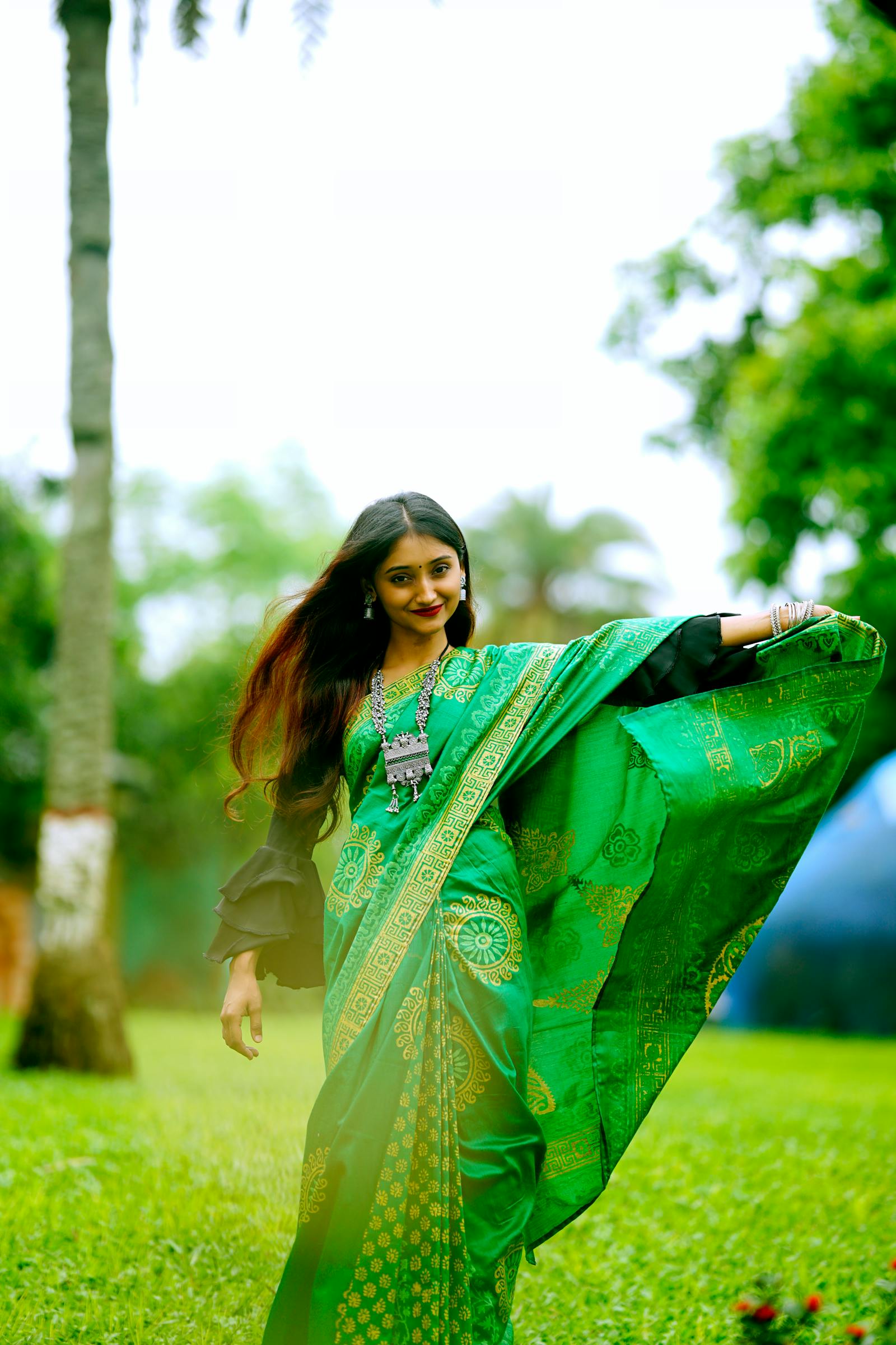 Women Model In Sarees Photos, Download The BEST Free Women Model In ...