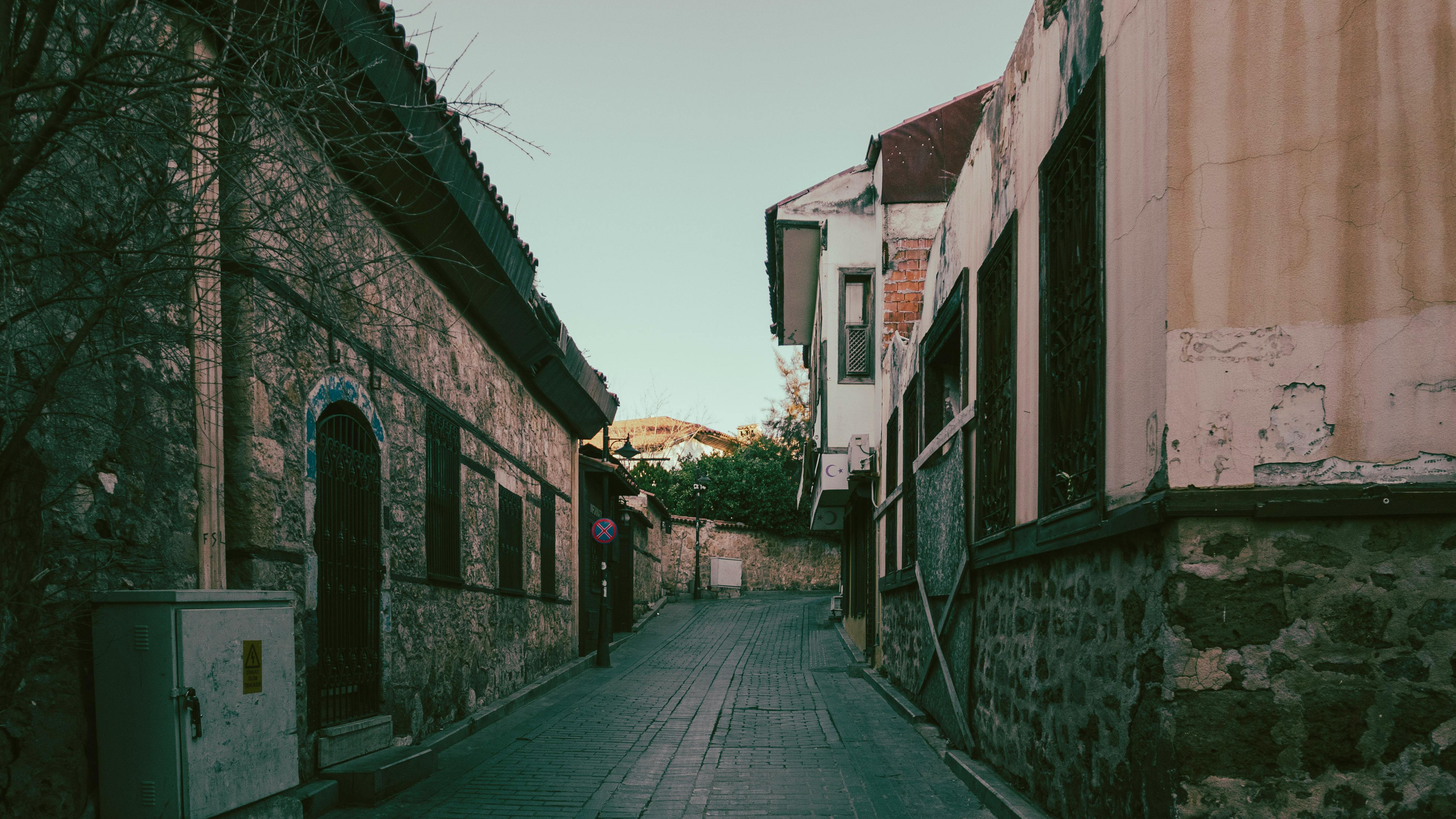 Photo Of An Alley · Free Stock Photo