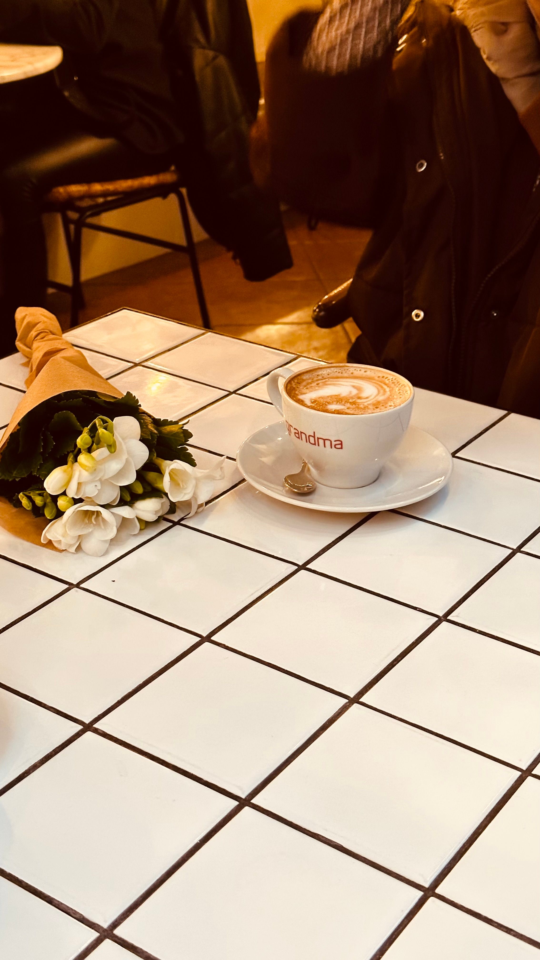 Foto de stock gratuita sobre café, mesa de restaurante, racimo de ...