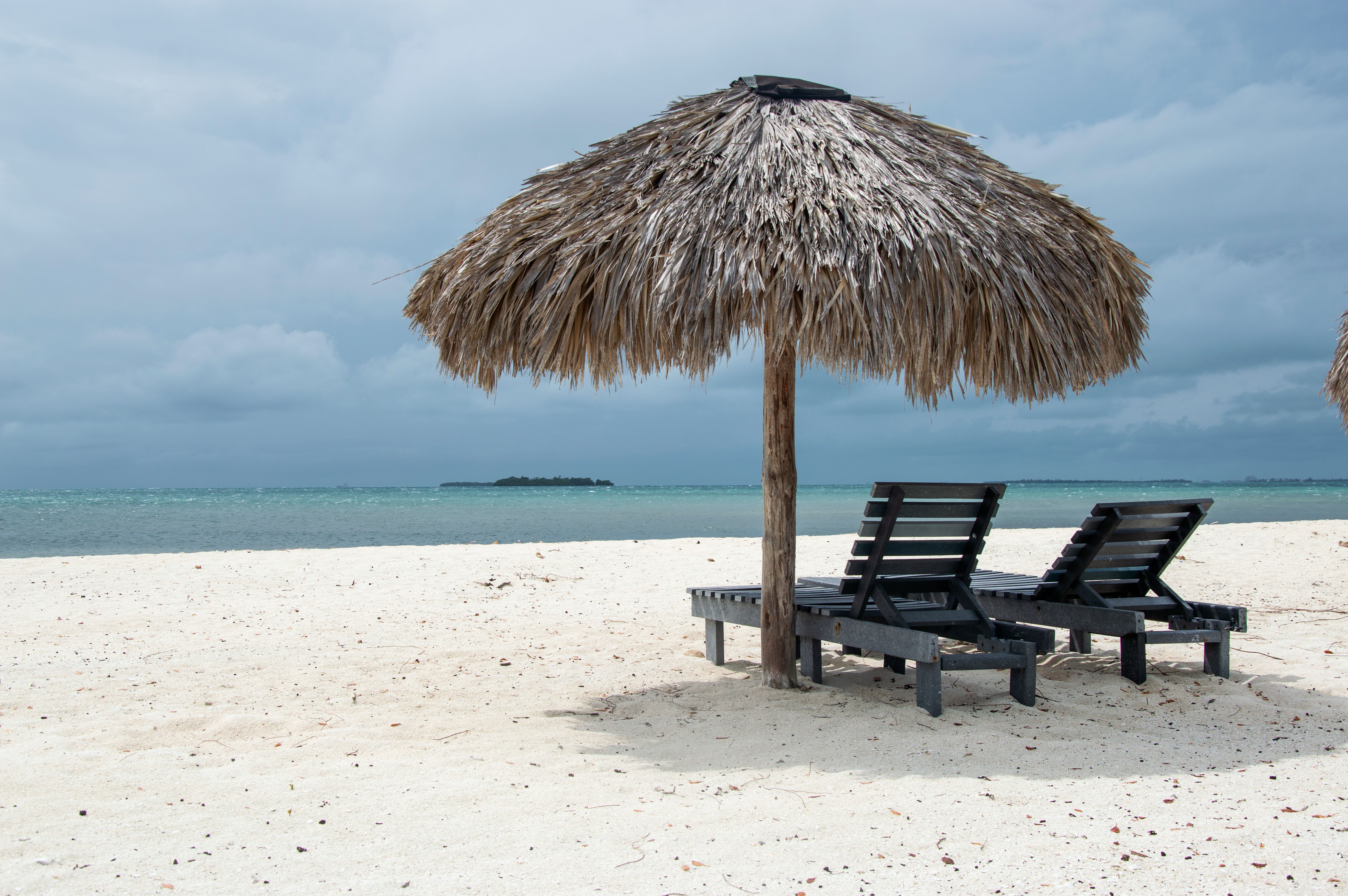 Foto de stock gratuita sobre arena, exótico, mar, paja, paraguas, playa ...