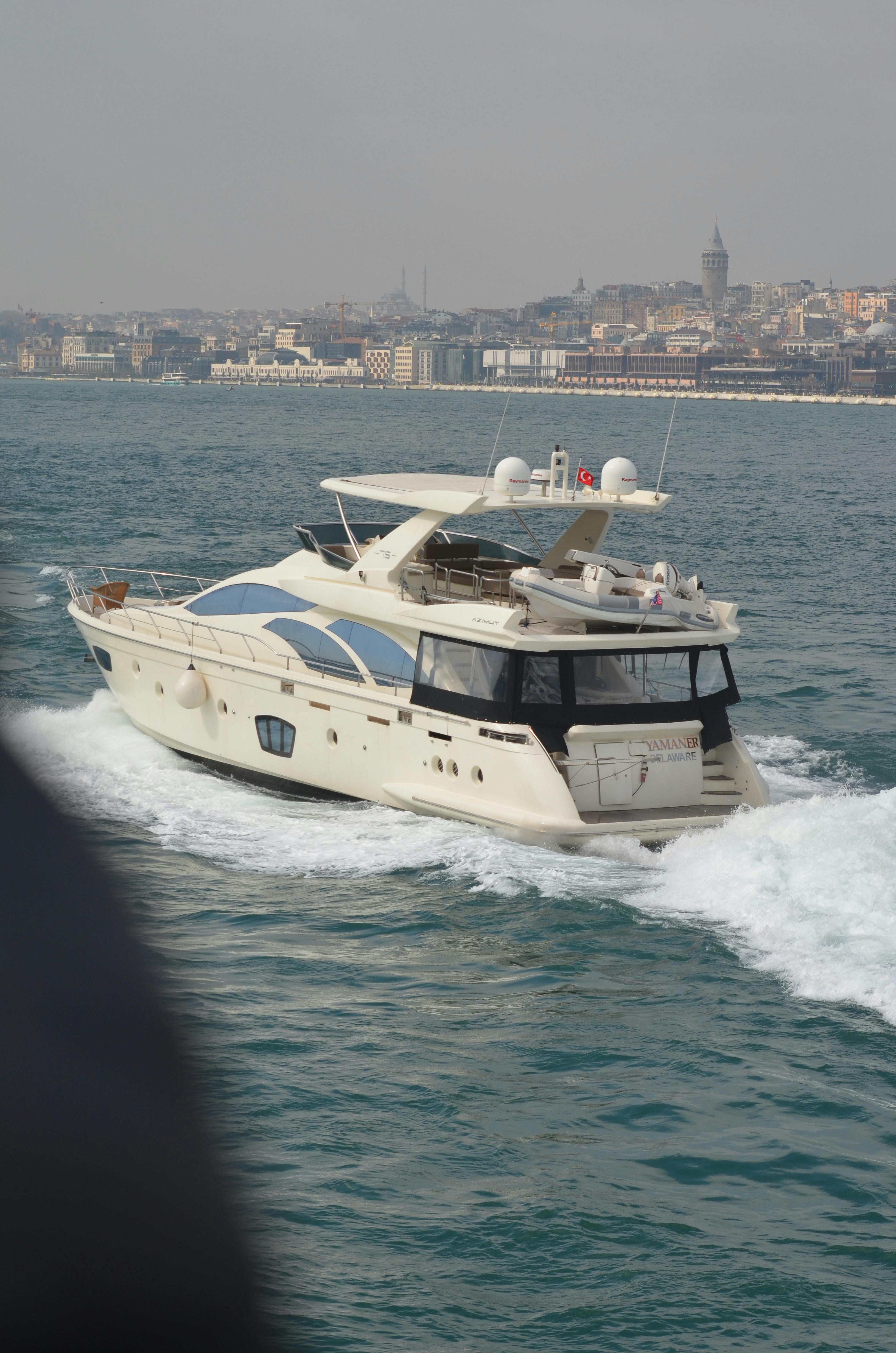 Back View of Motor Yacht in Istanbul · Free Stock Photo