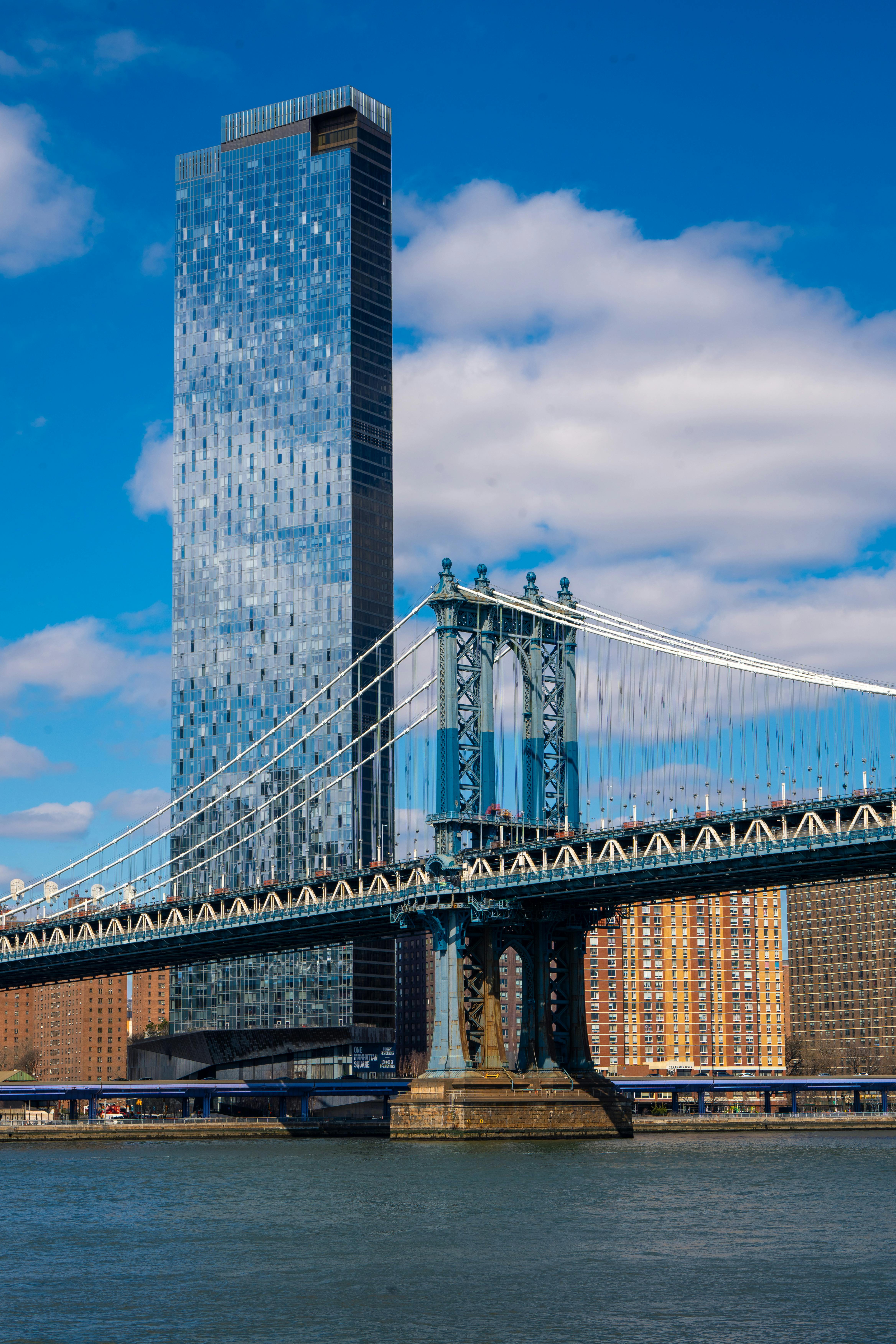 Skyscraper behind Manhattan Bridge · Free Stock Photo