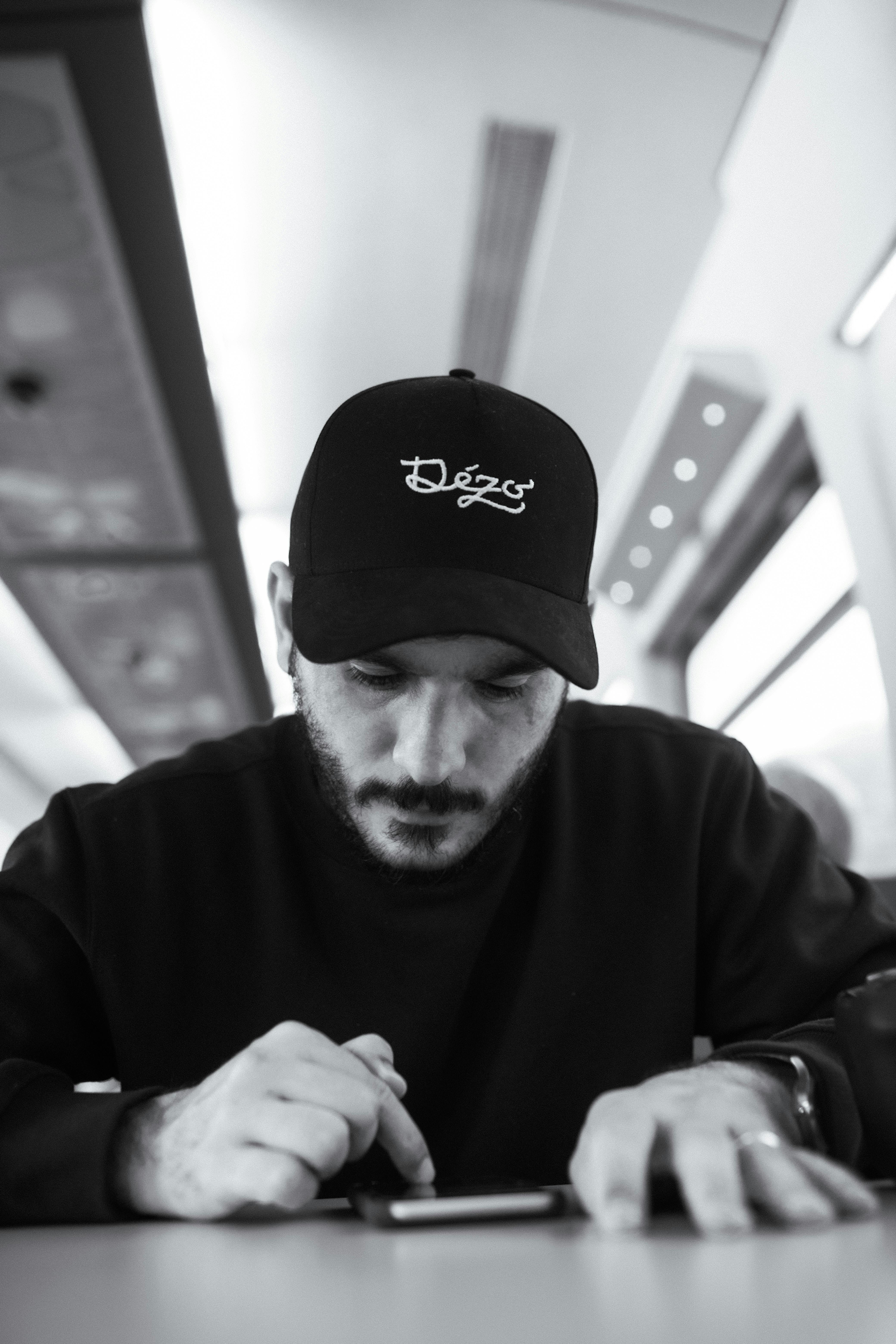 A Men Scrolling Reels Photos, Download The BEST Free A Men Scrolling ...