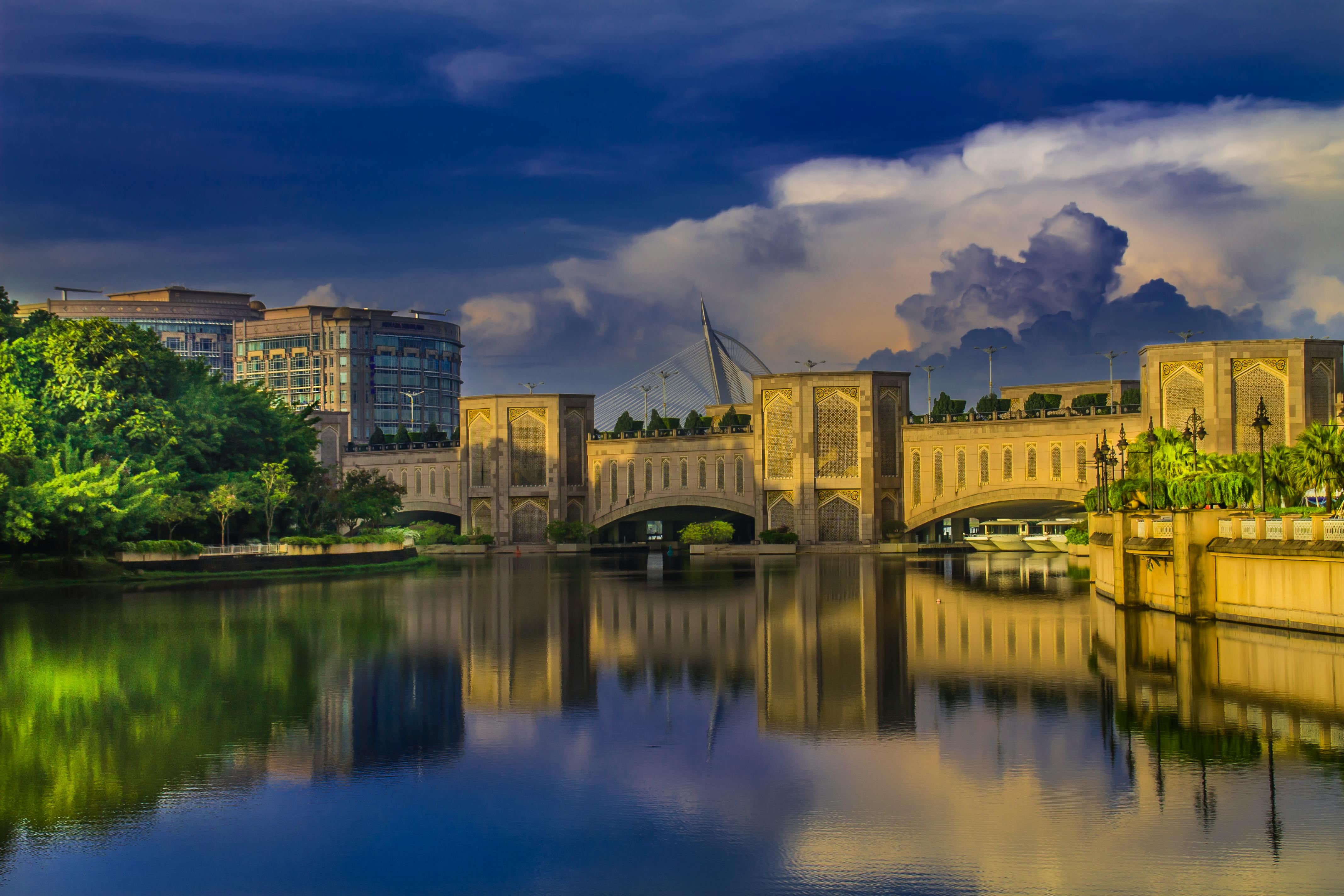 Putra Bridge over Putrajaya Lake in Malaysia · Free Stock Photo
