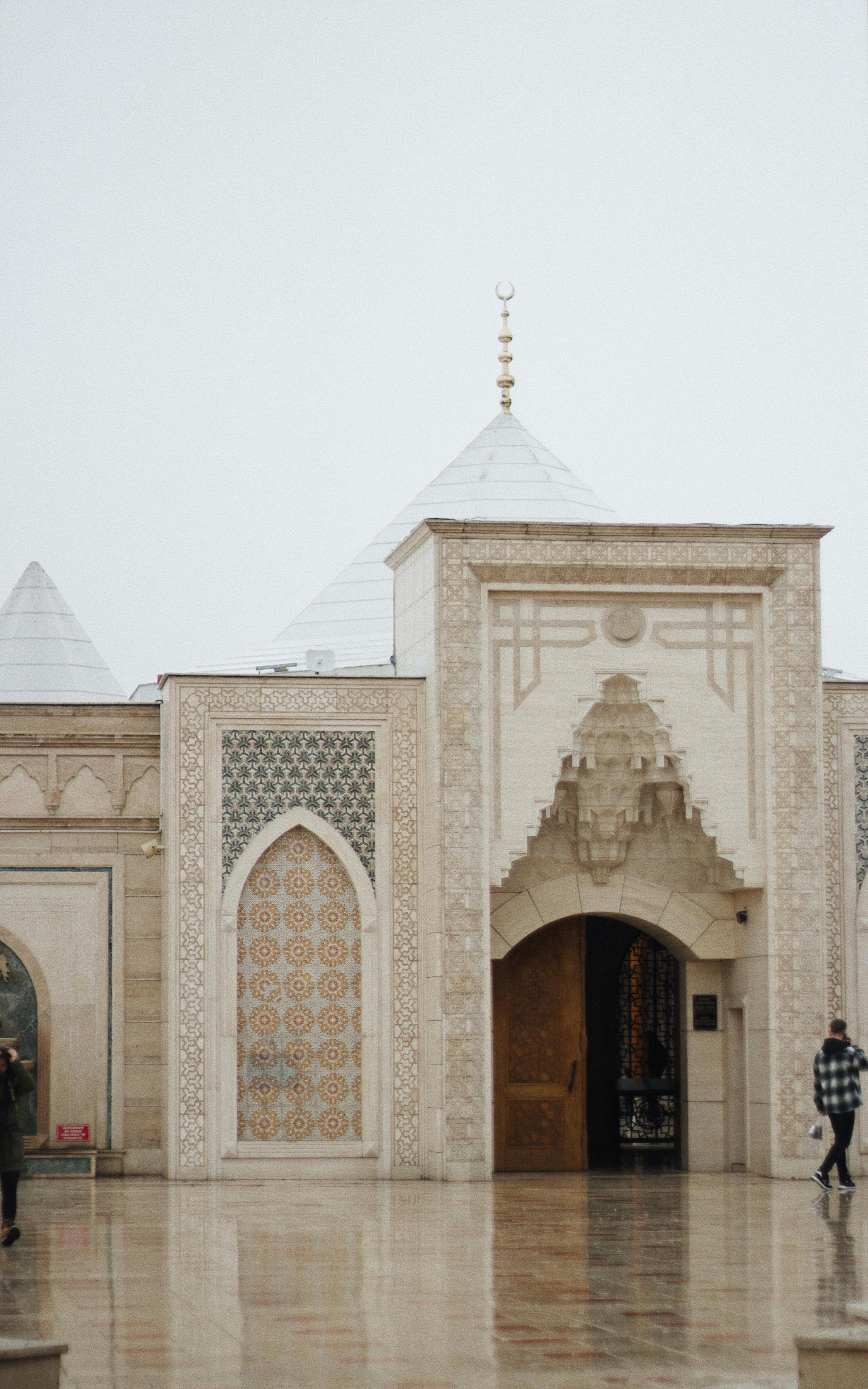An Entrance to the Mosque · Free Stock Photo