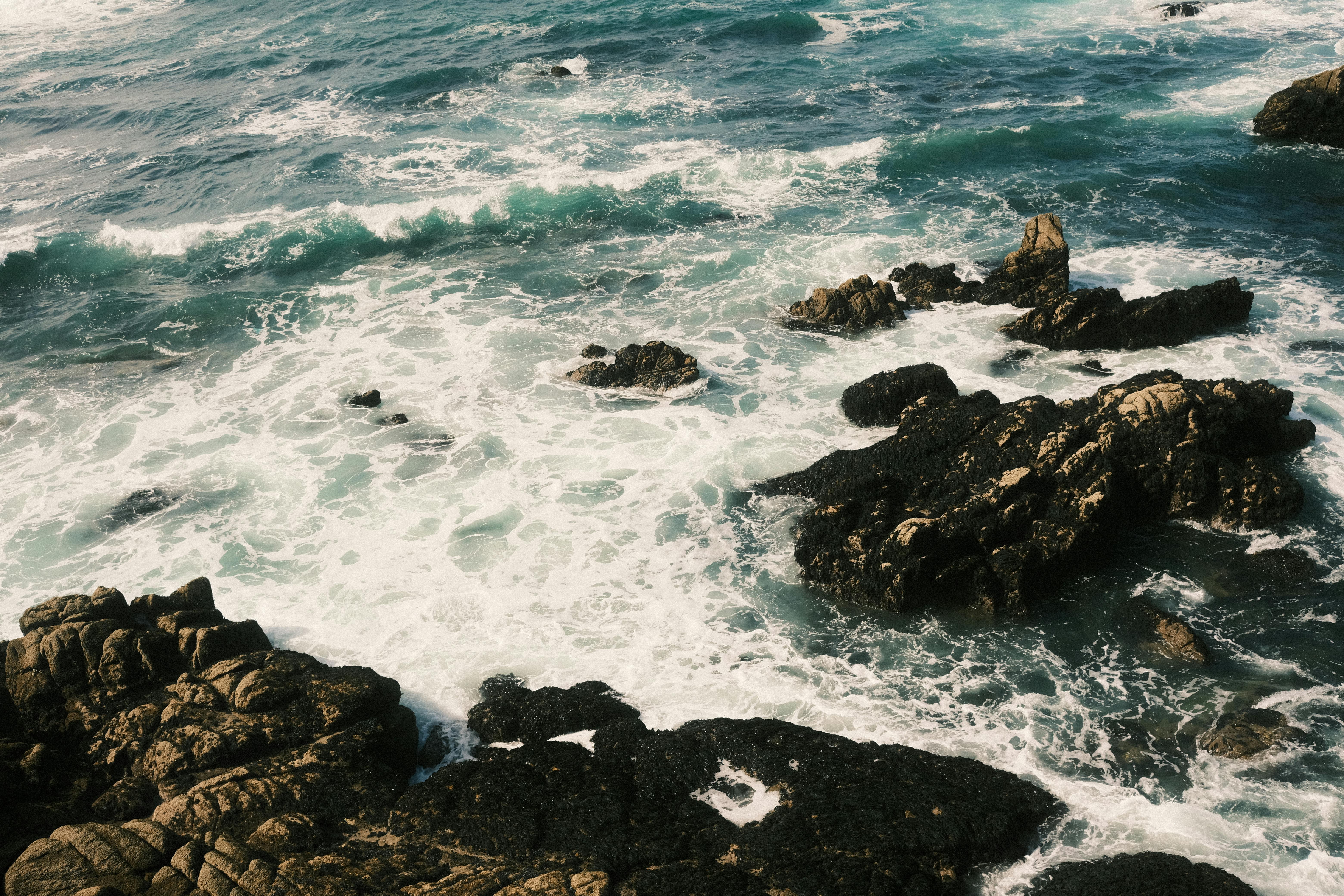 Rocks and Waves on Sea Shore · Free Stock Photo