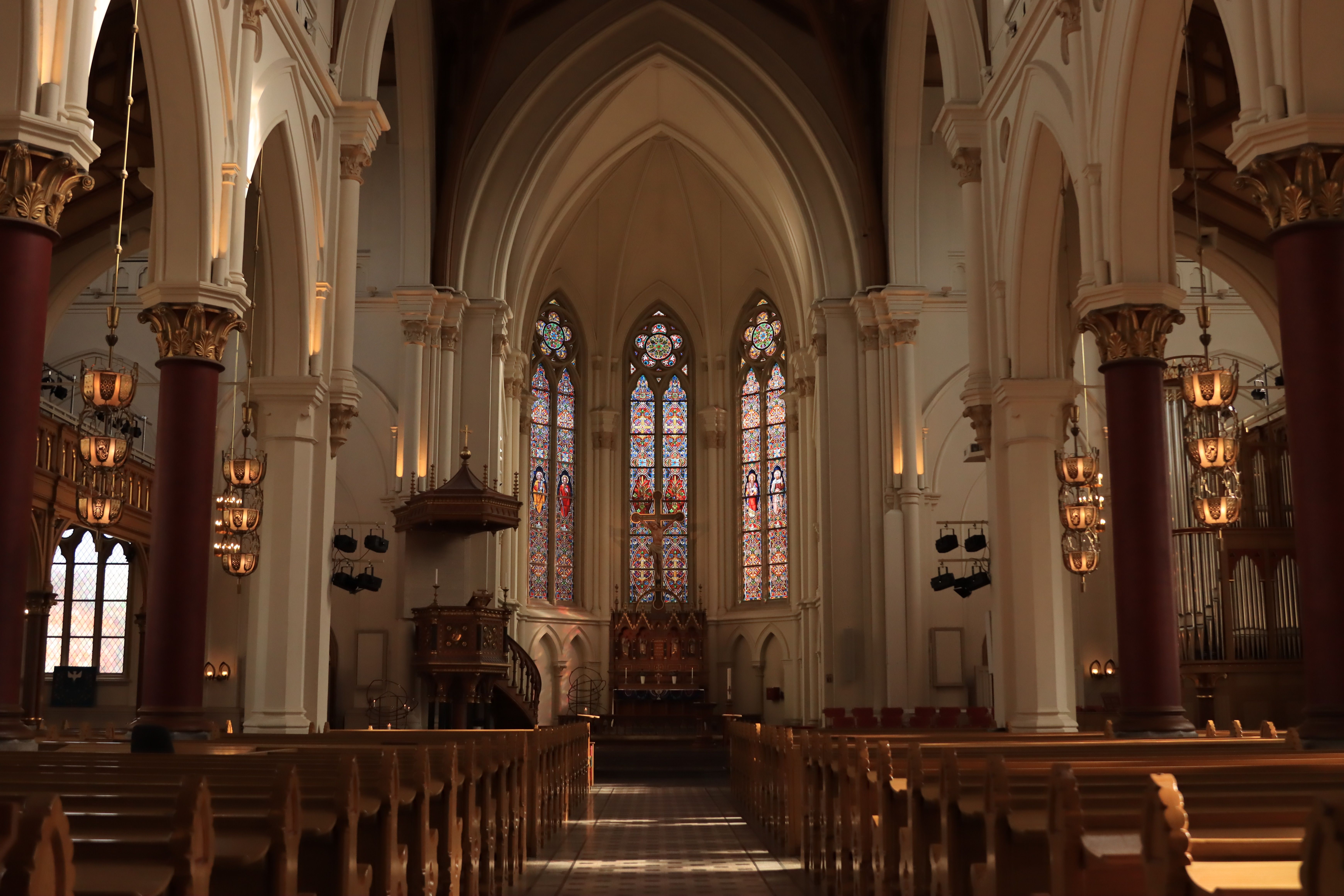 A church with pews and stained glass windows · Free Stock Photo
