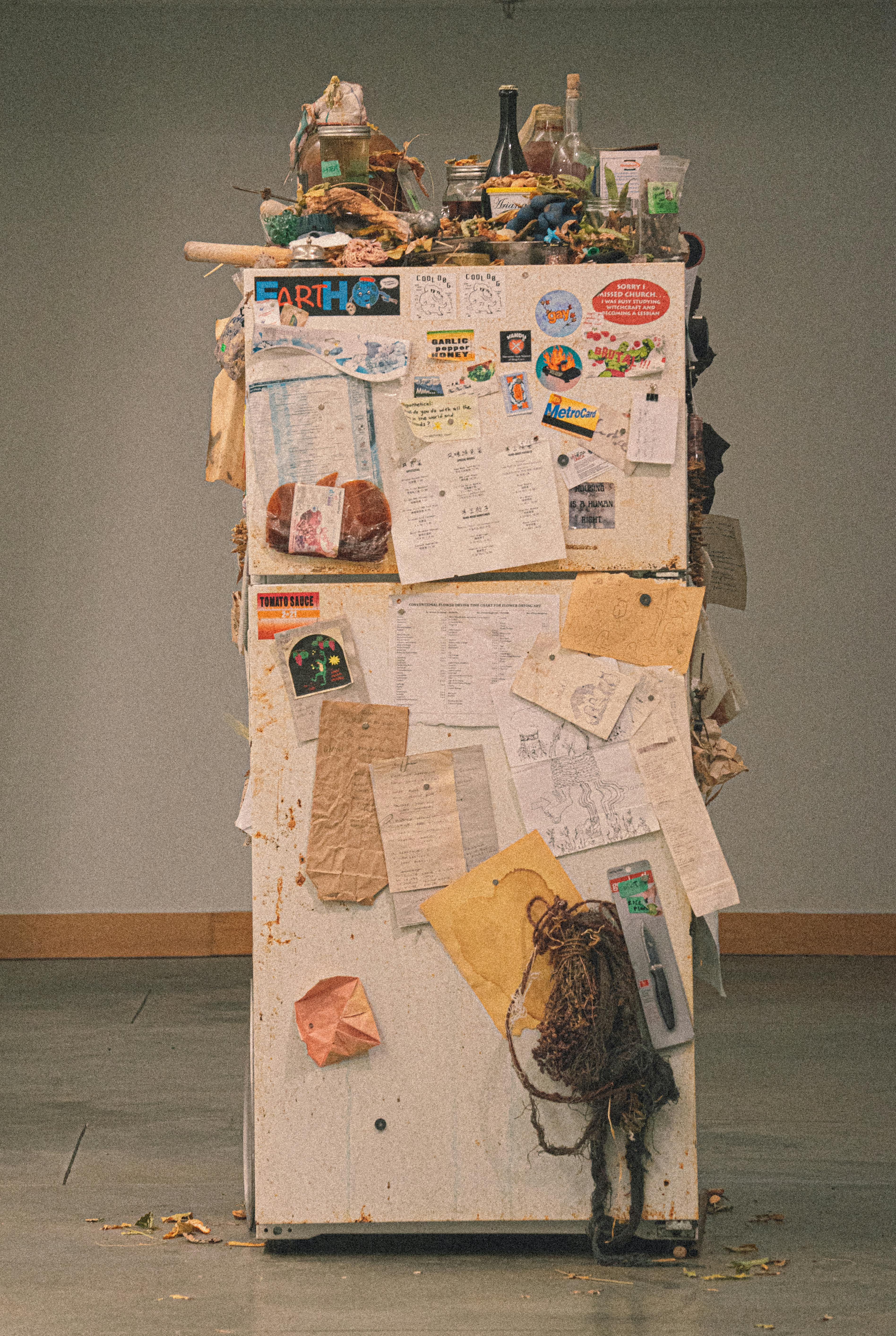 Messy Retro Fridge · Free Stock Photo