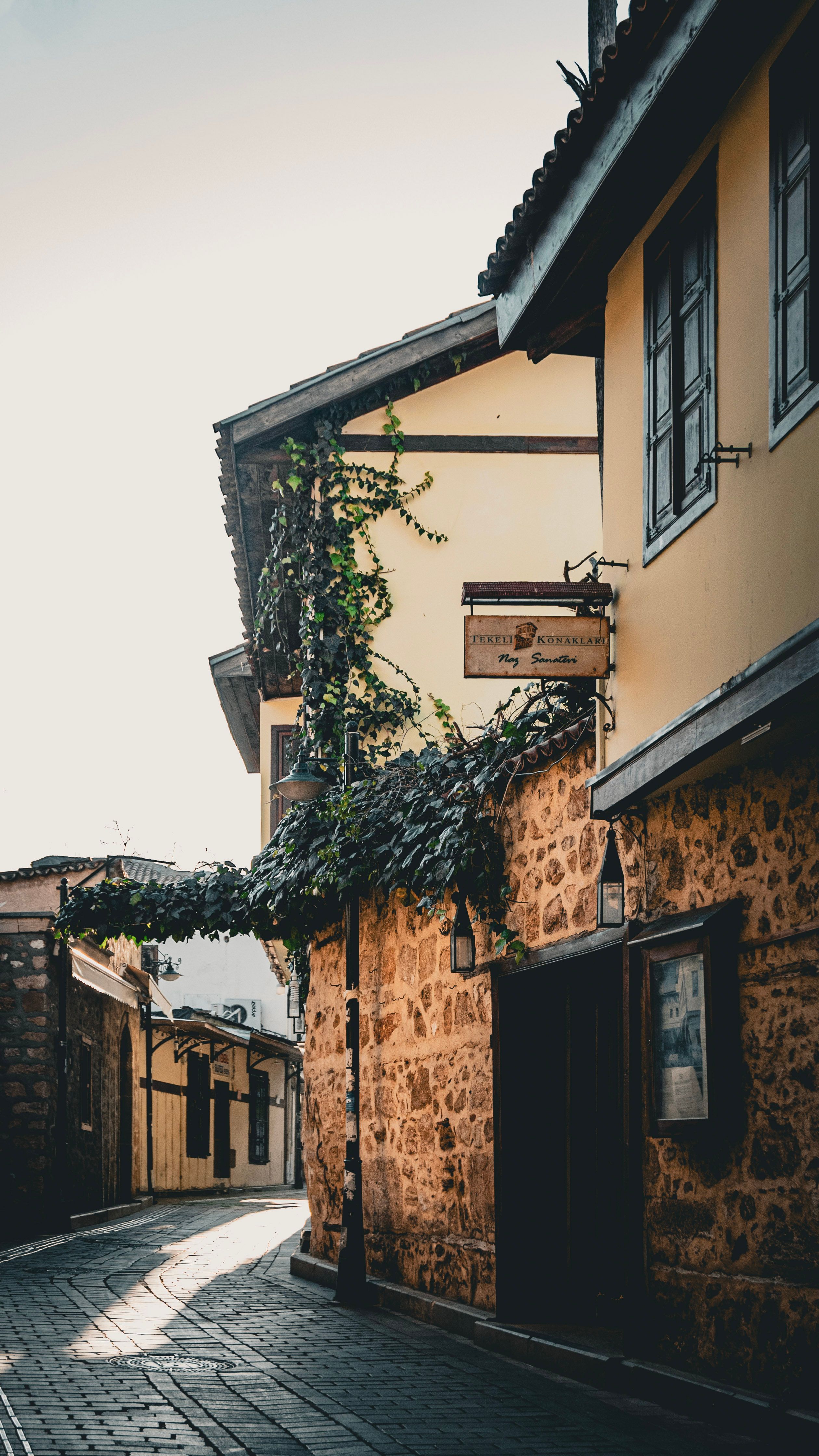 Modern House Building · Free Stock Photo