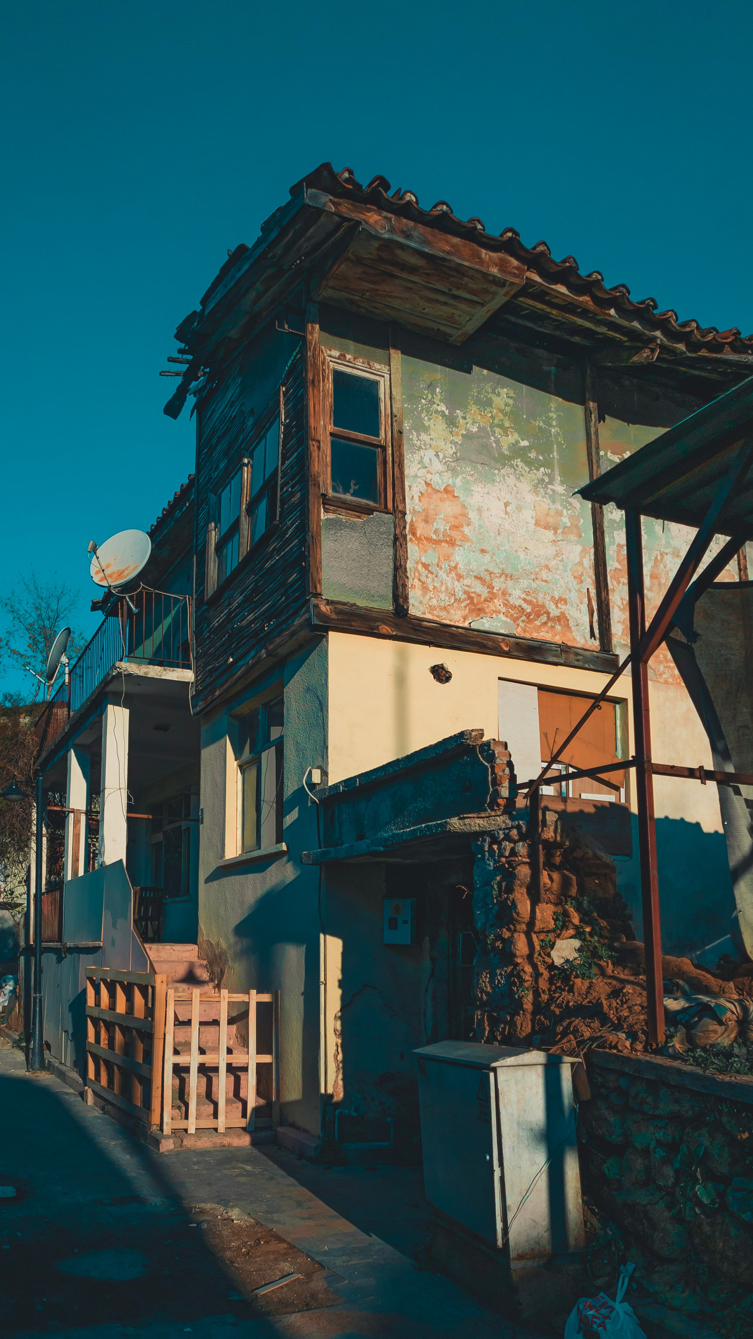 Neglected Facade of House in Town · Free Stock Photo