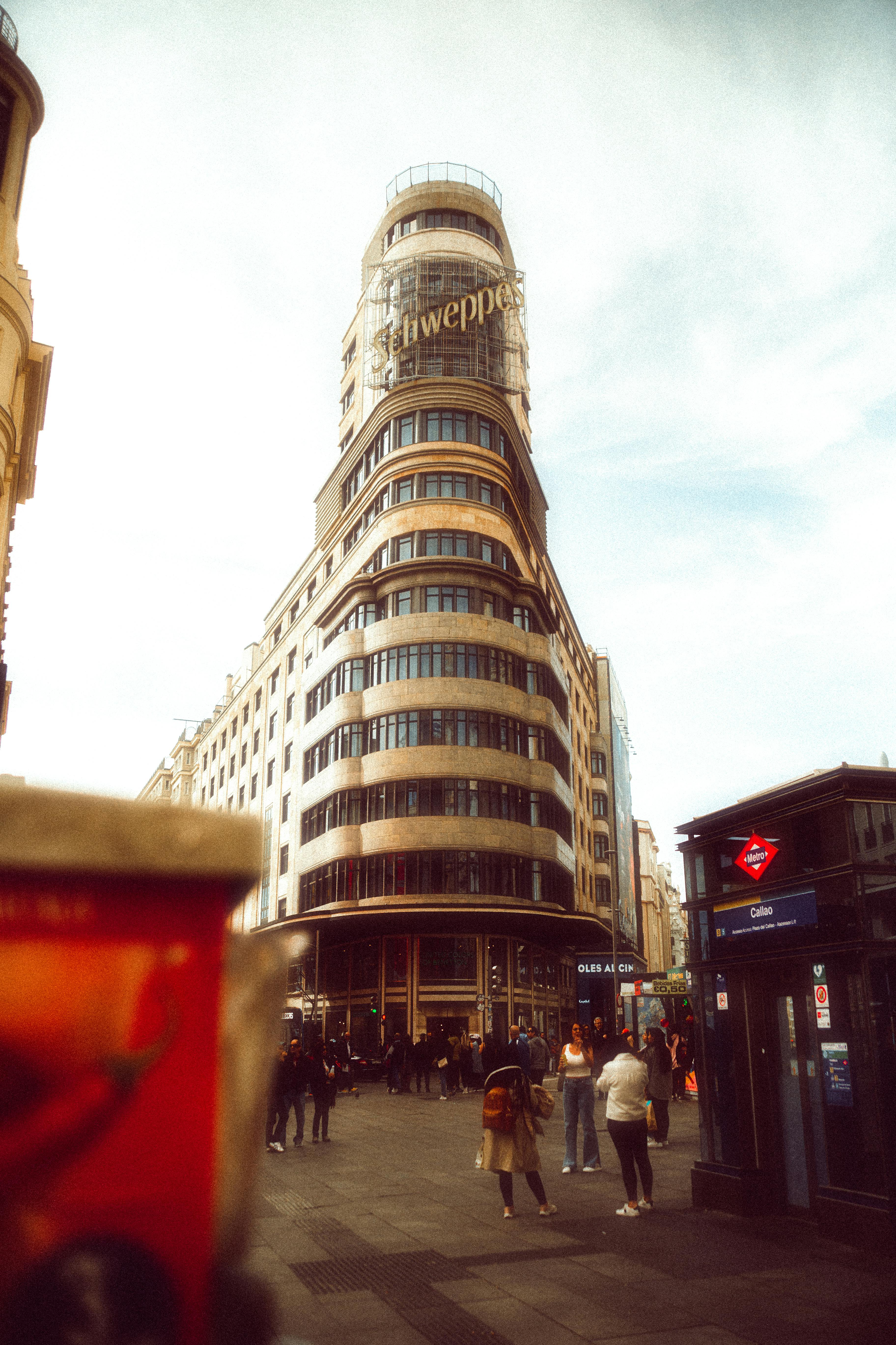 Edificio Capitol Building in Madrid, Spain · Free Stock Photo