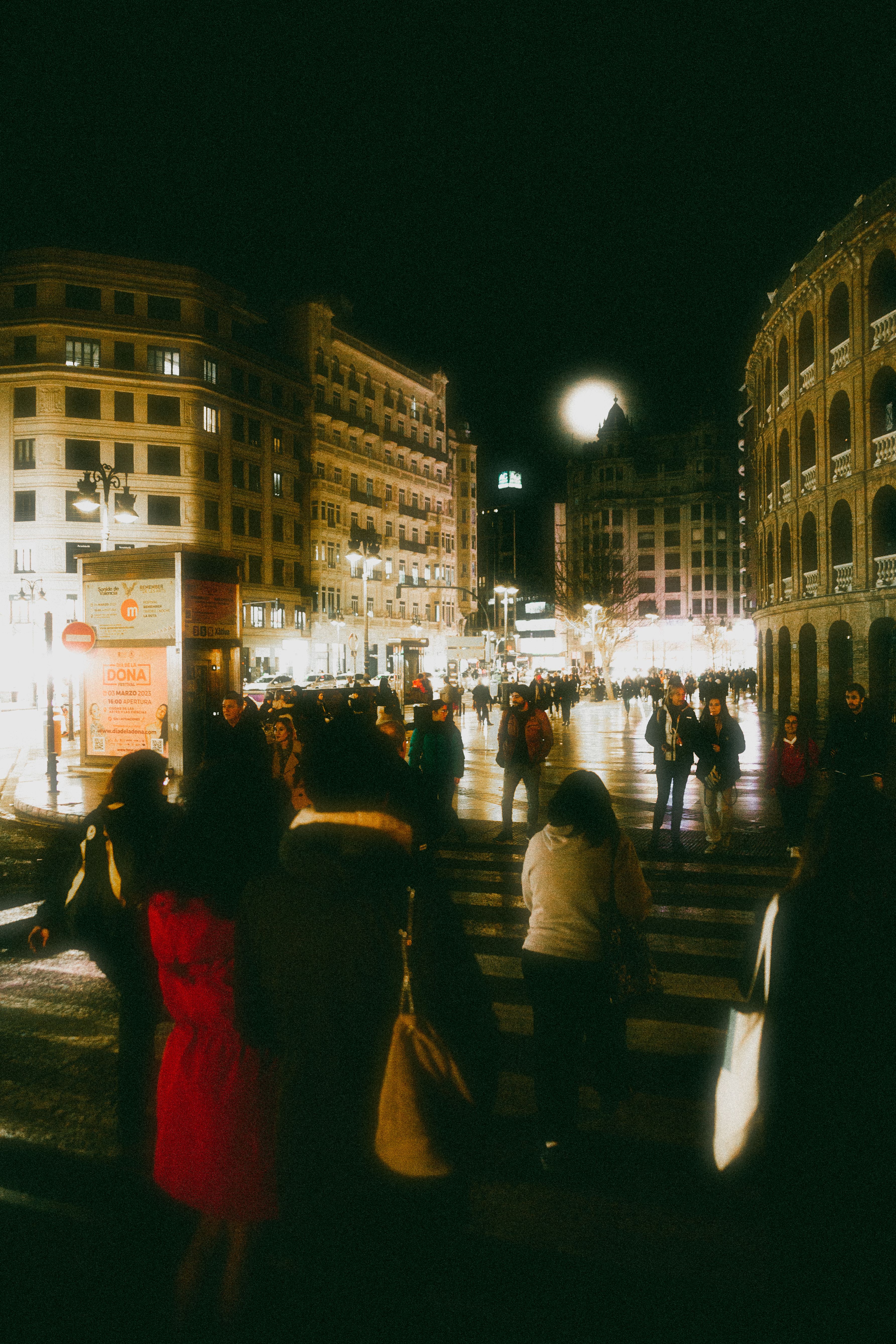 Night Crowd Photos, Download The BEST Free Night Crowd Stock Photos ...