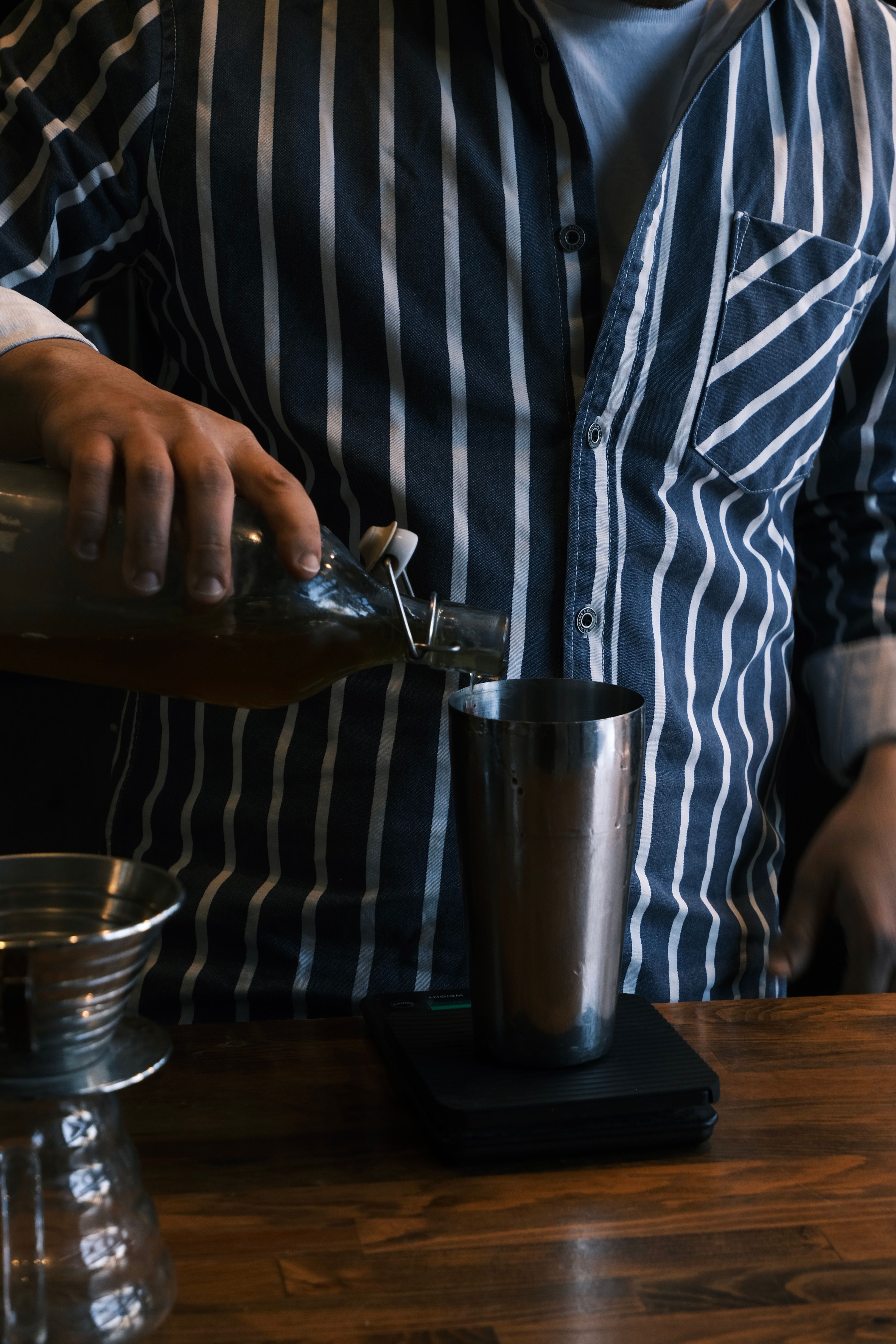 Shaker Bartender Aesthetic Photos, Download The BEST Free Shaker ...