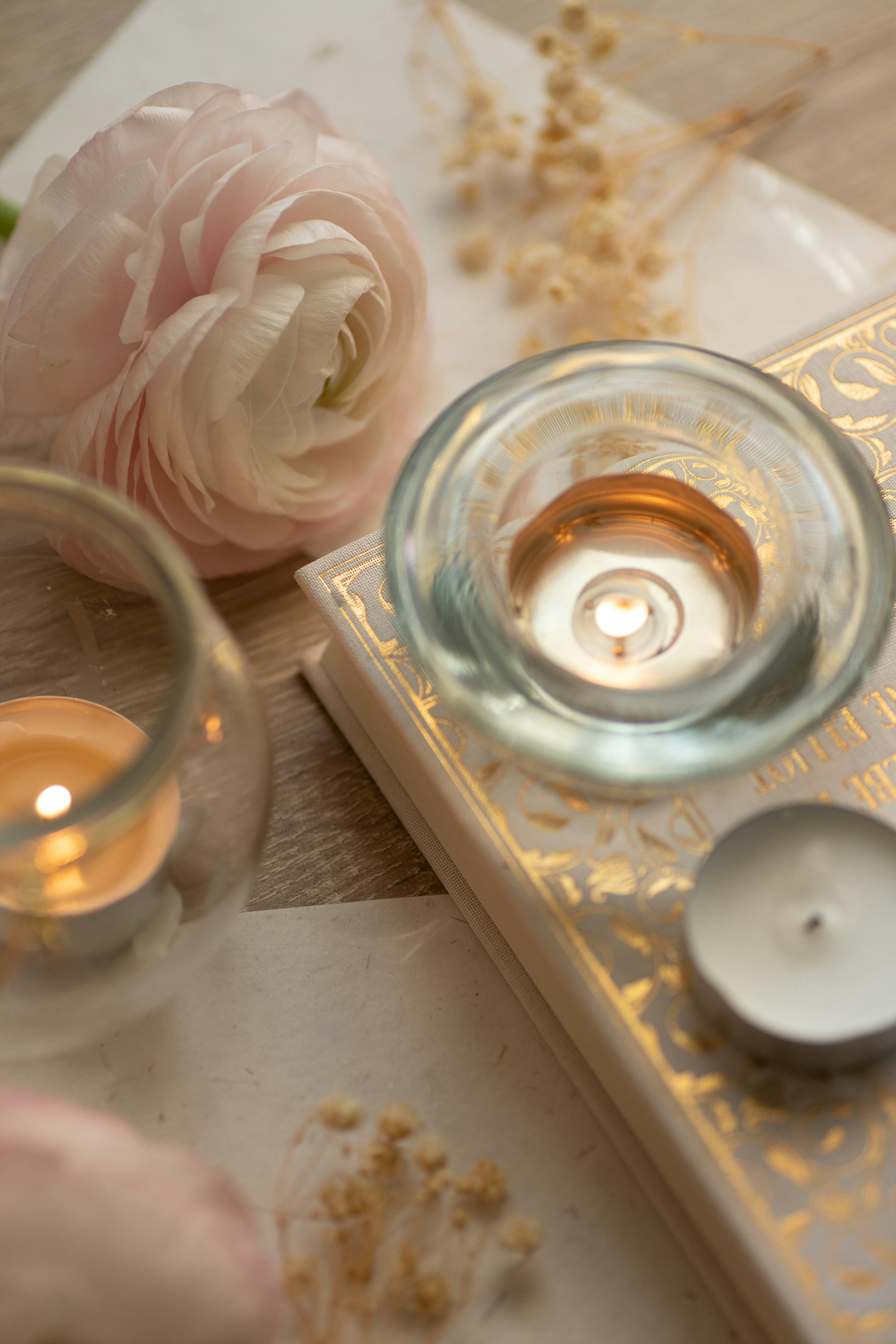 Close-up of Burning Candles an Light Colored Roses · Free Stock Photo