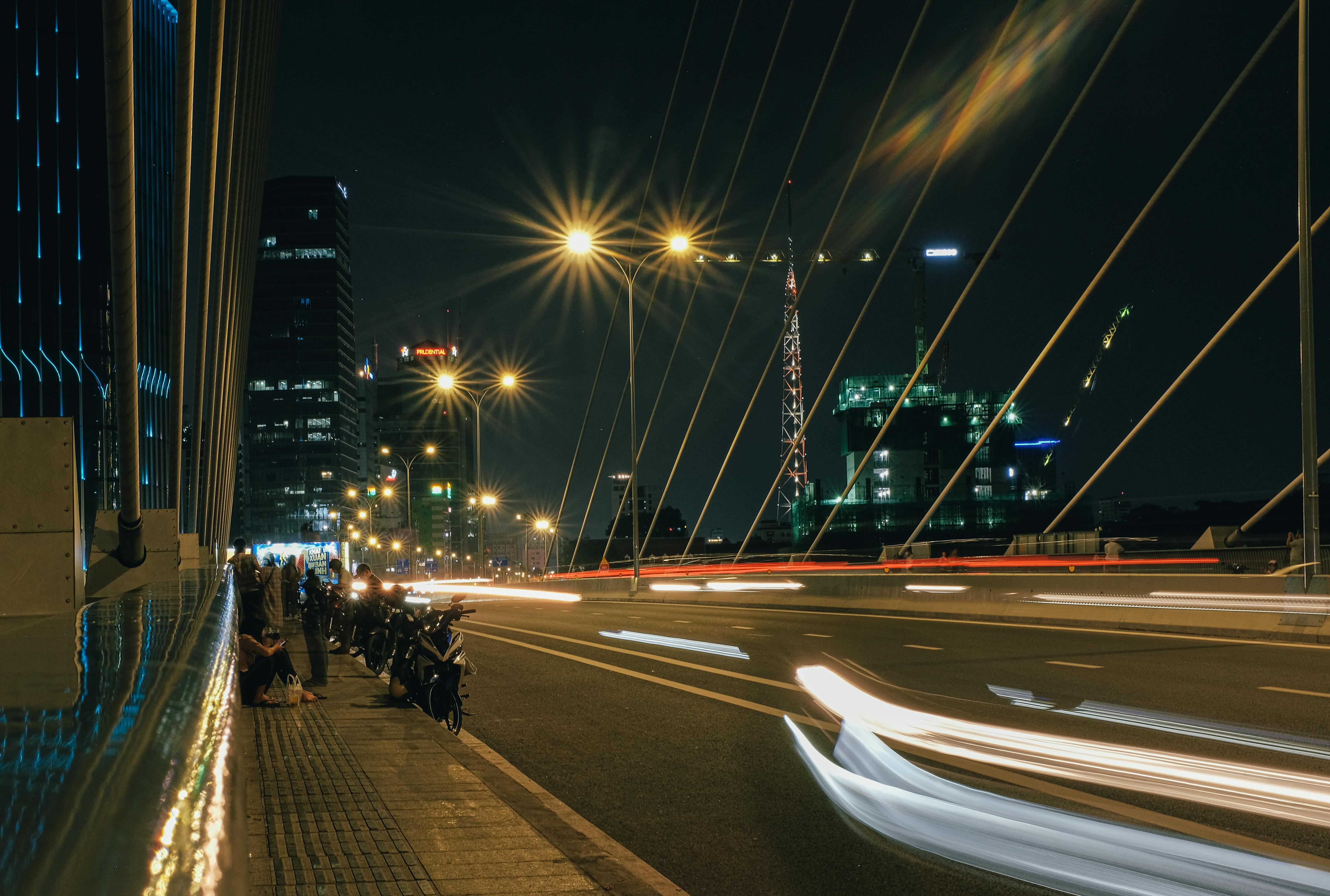 Long Exposure of Streetlights in the City at Night · Free Stock Photo