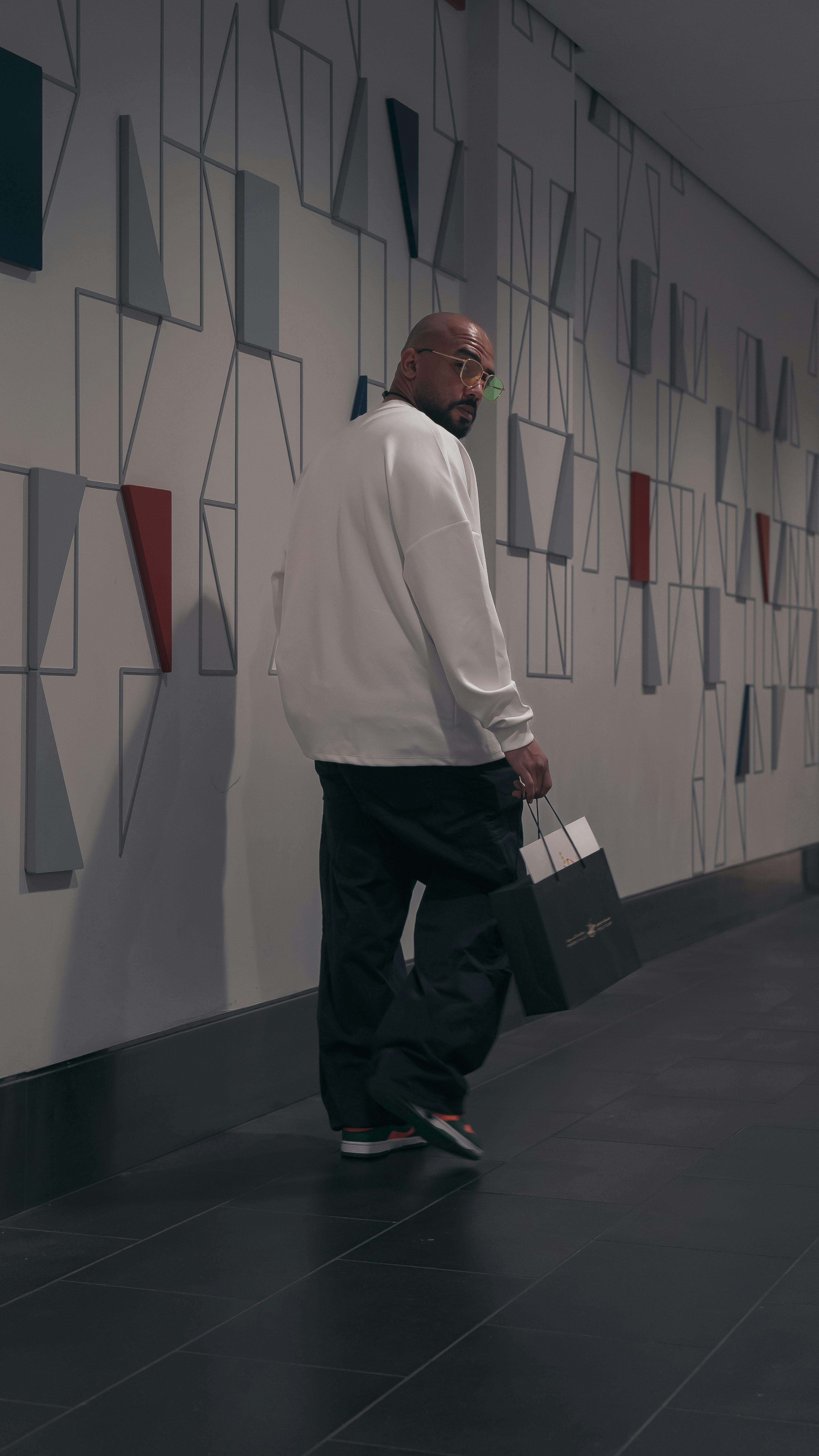 Mall Corridor Photos, Download The BEST Free Mall Corridor Stock Photos ...