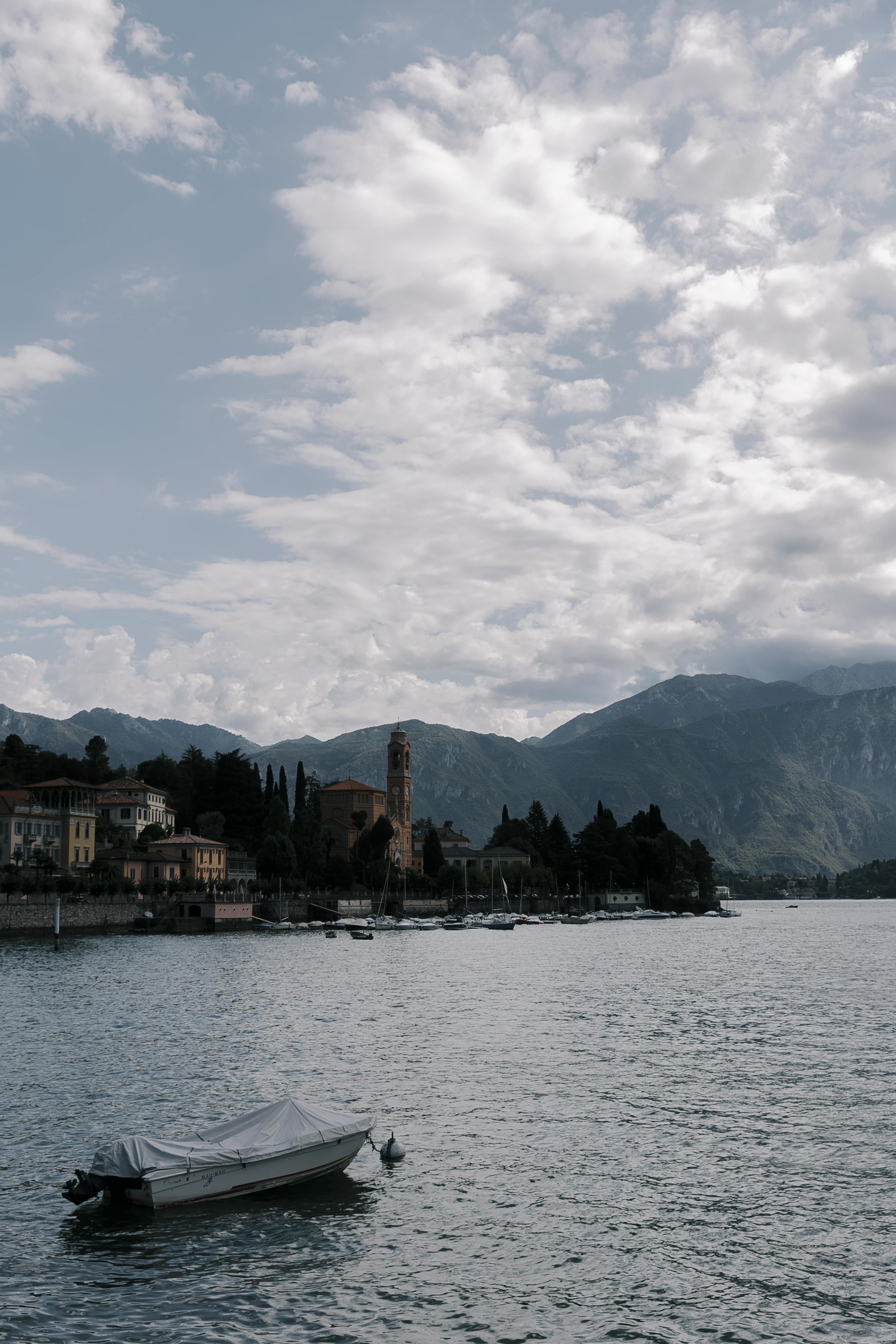 Serene Sunset View at Lake Como, Varenna · Free Stock Photo