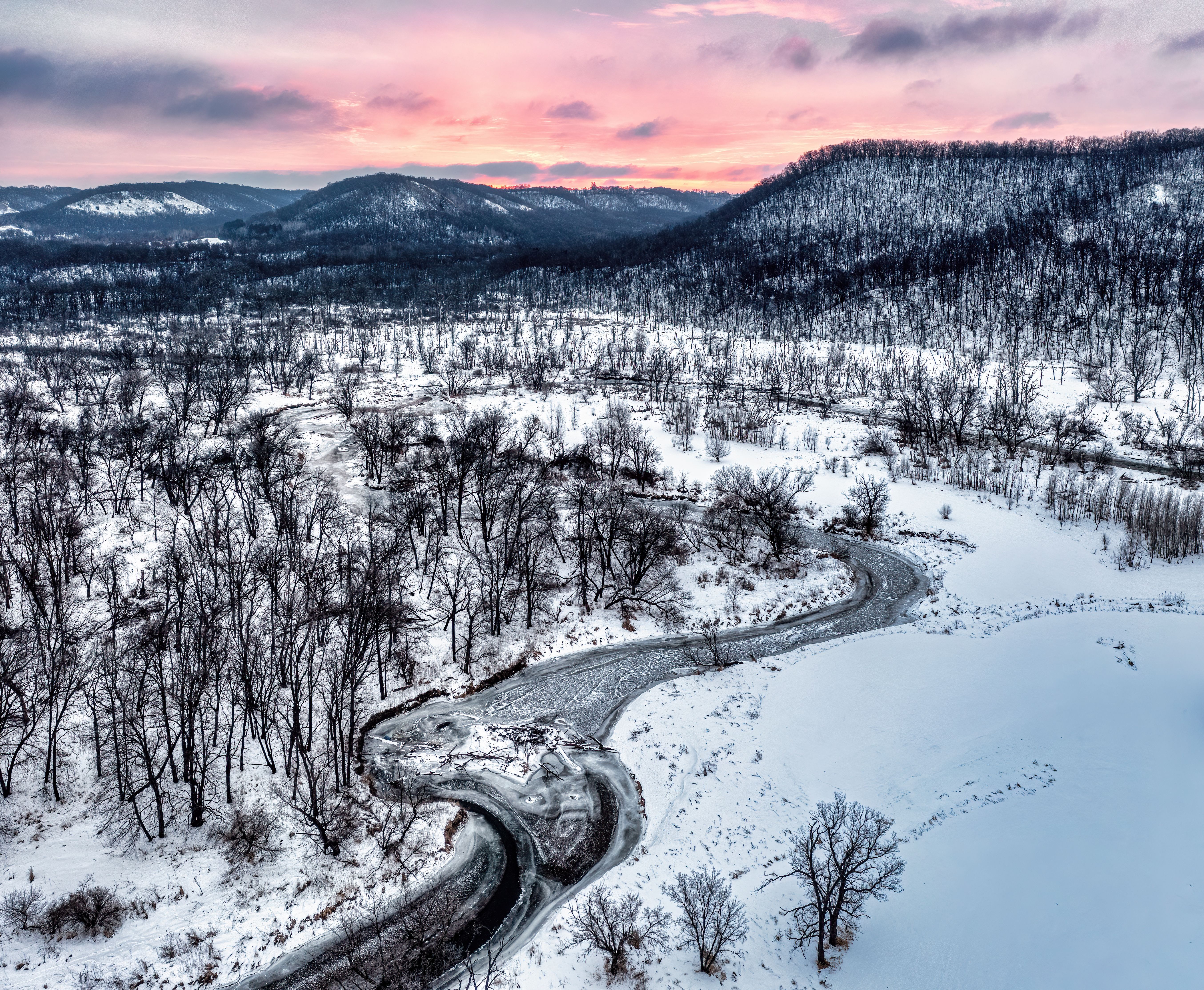 Frozen Mountain Lake at Sunset · Free Stock Photo