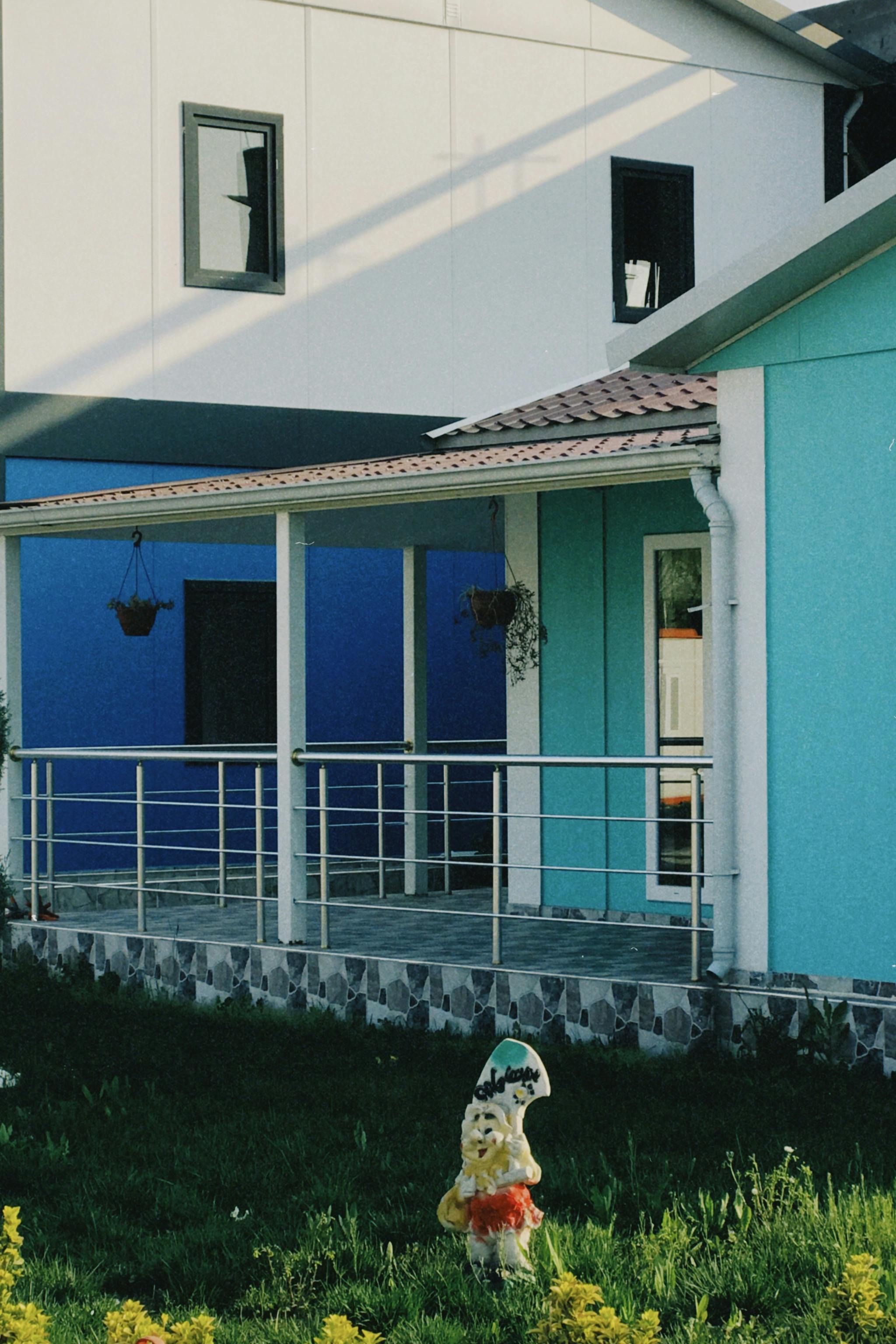 House with Porch · Free Stock Photo