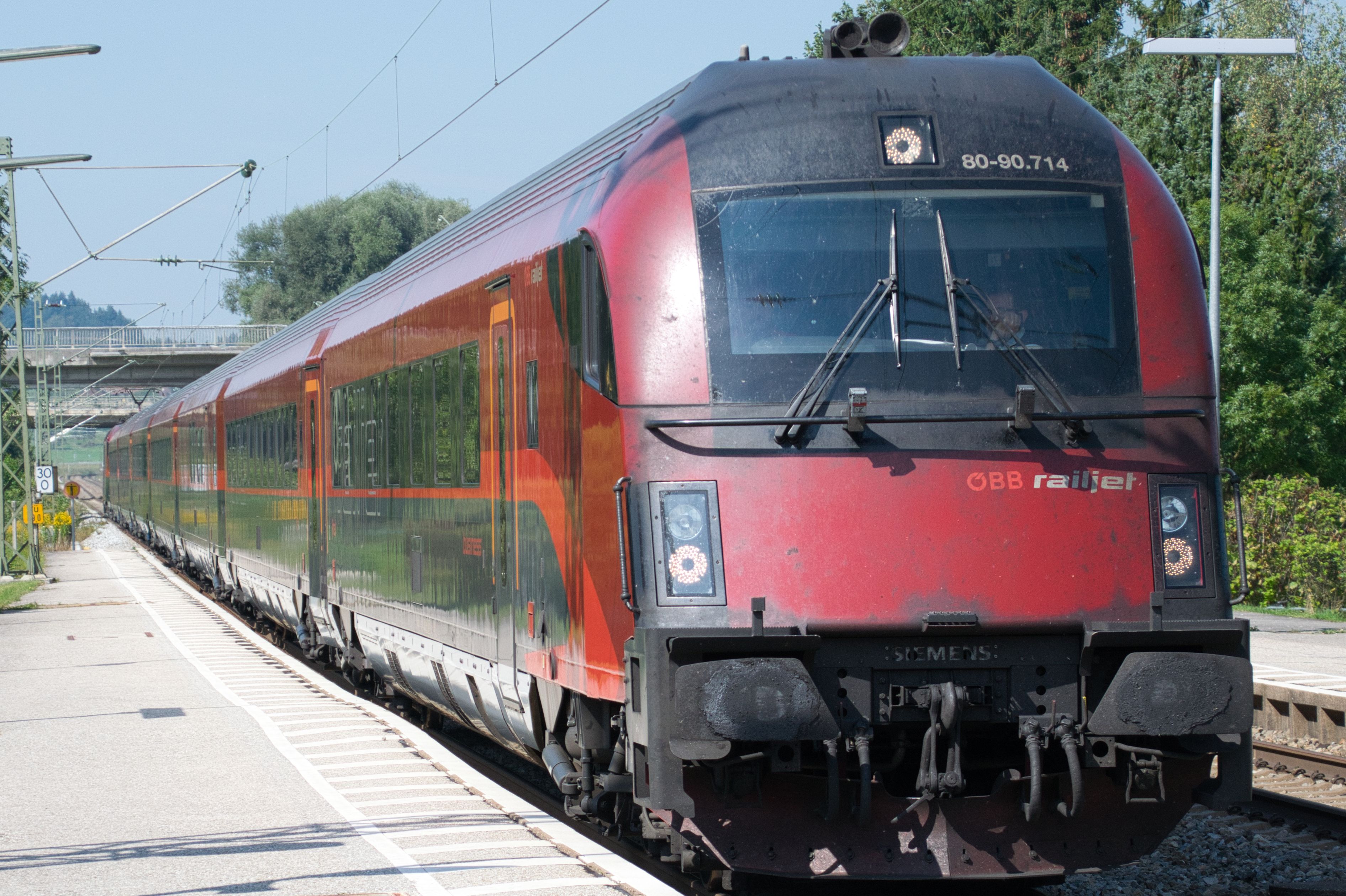 Train on Station · Free Stock Photo