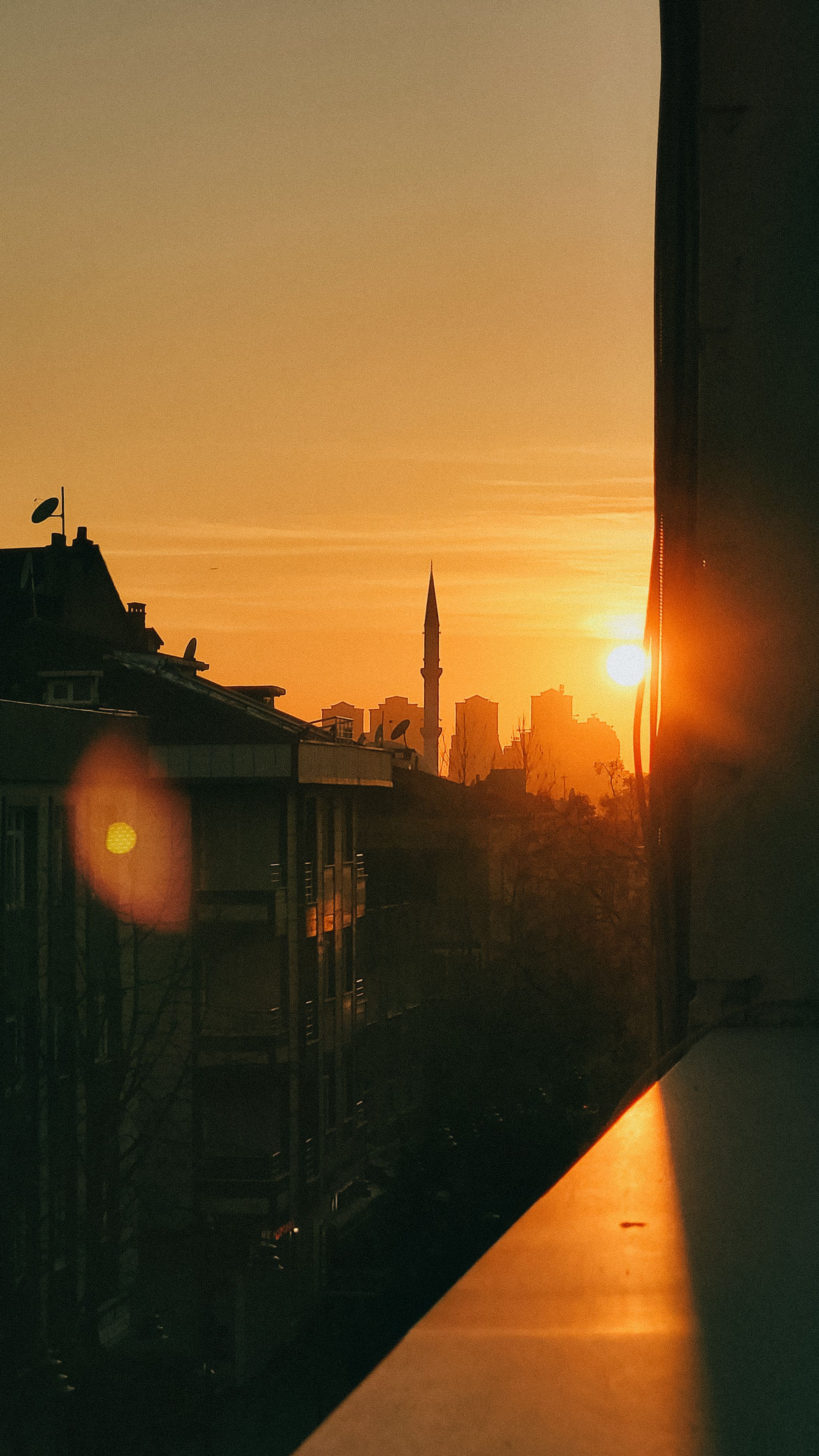 A City in the Light of the Sunset · Free Stock Photo