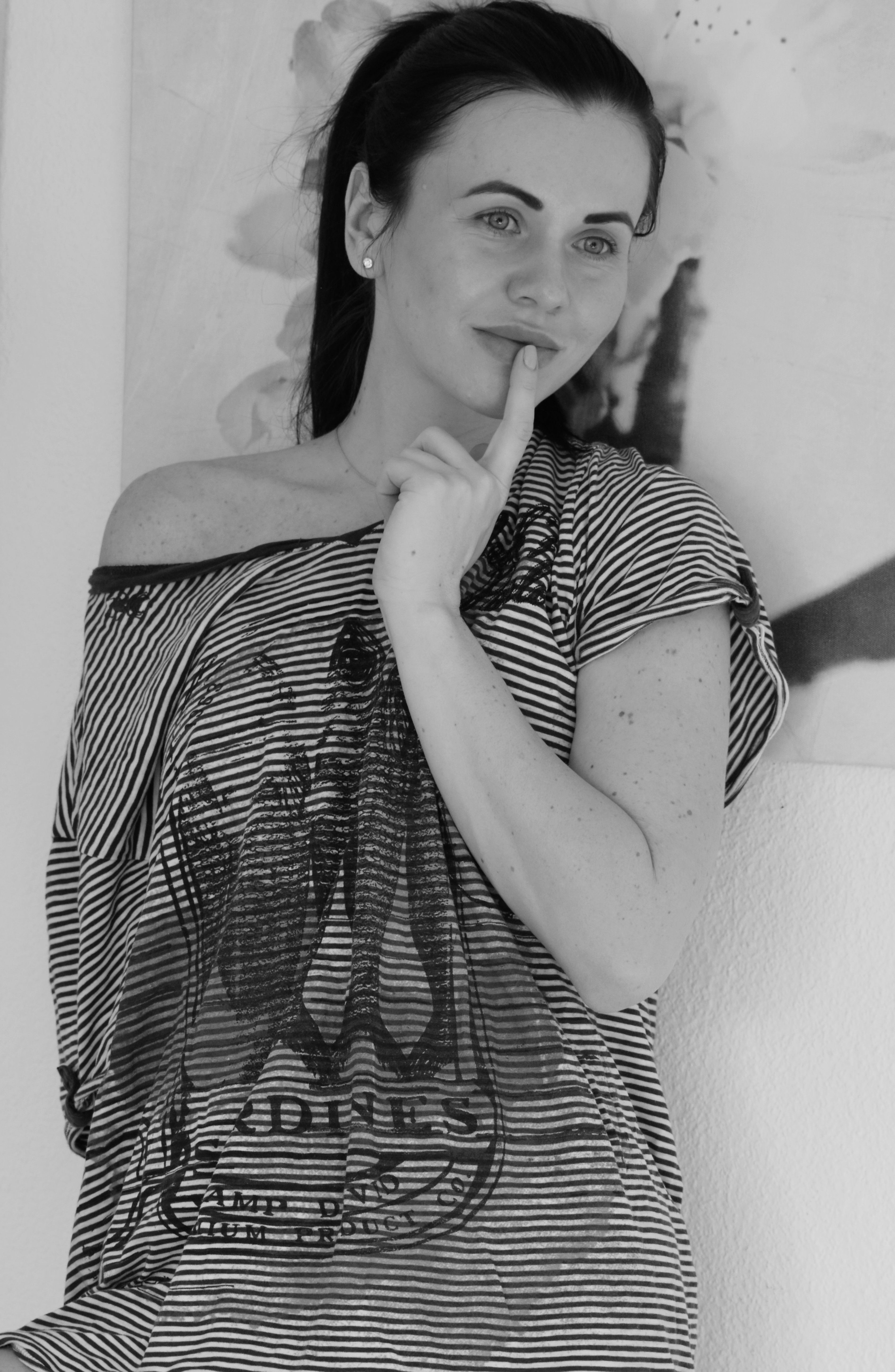 Black and White Female Portraits 40 Photos & Videos Collected by ...