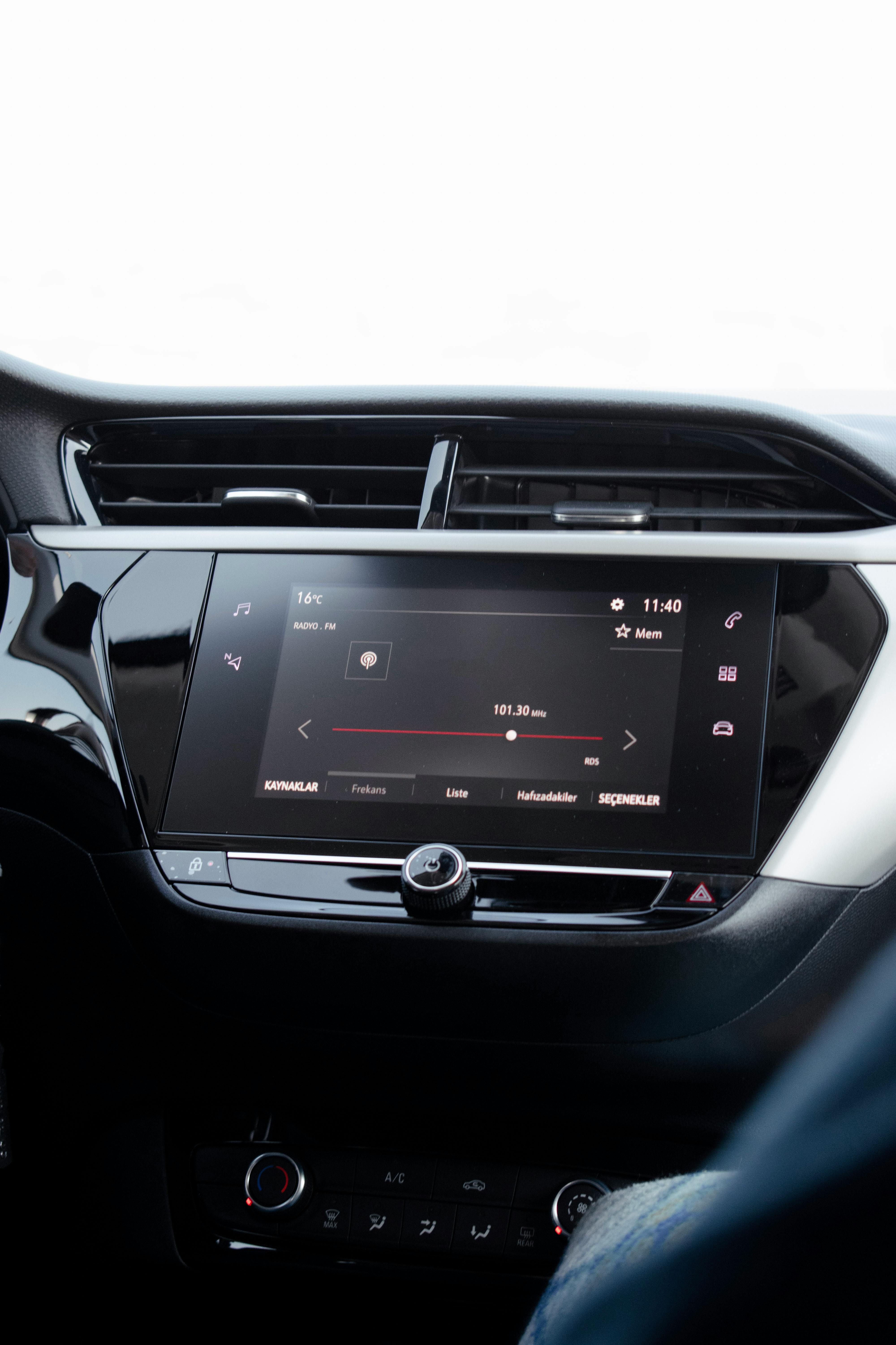 Radio Screen in Car · Free Stock Photo