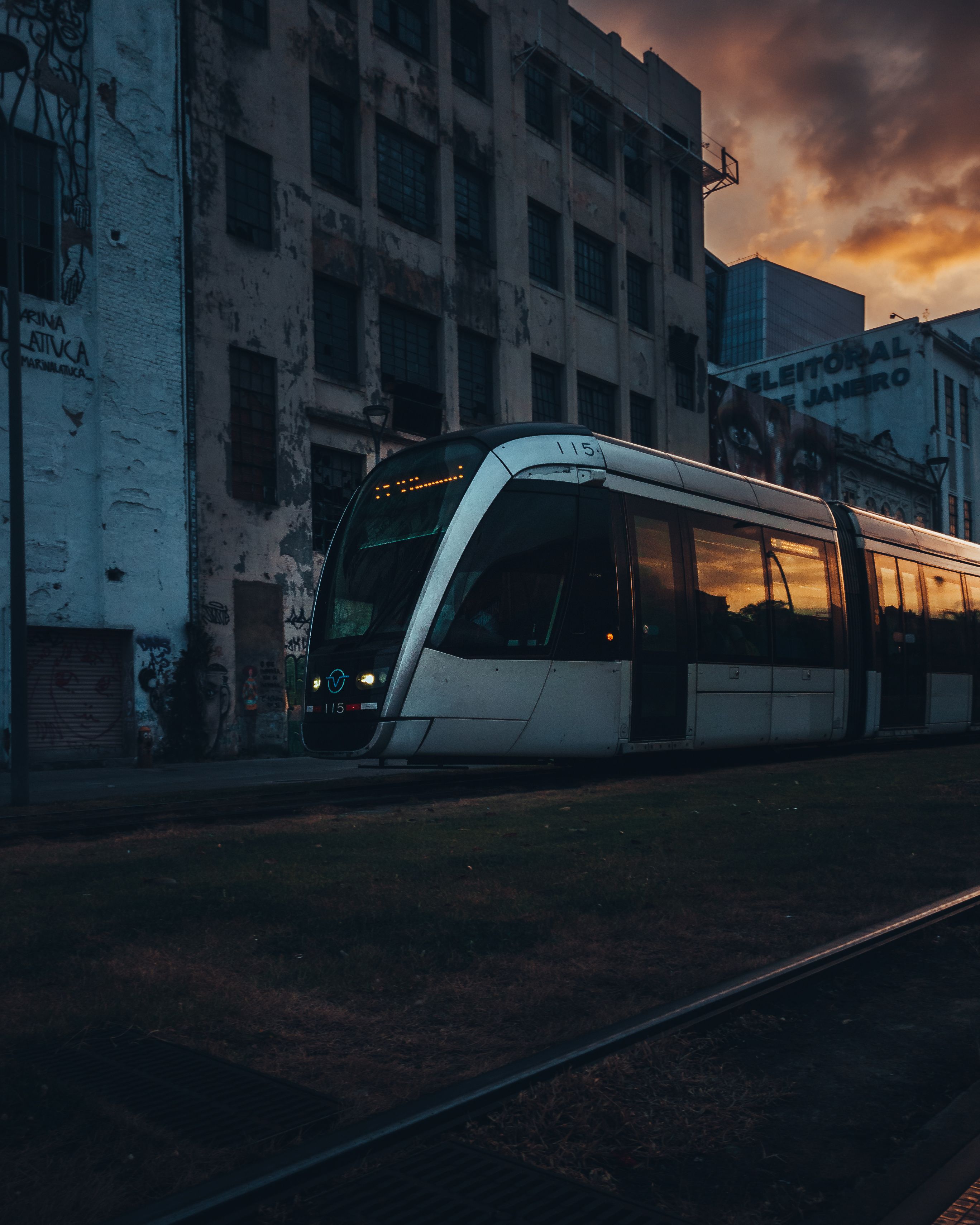 Train in City in the Evening · Free Stock Photo