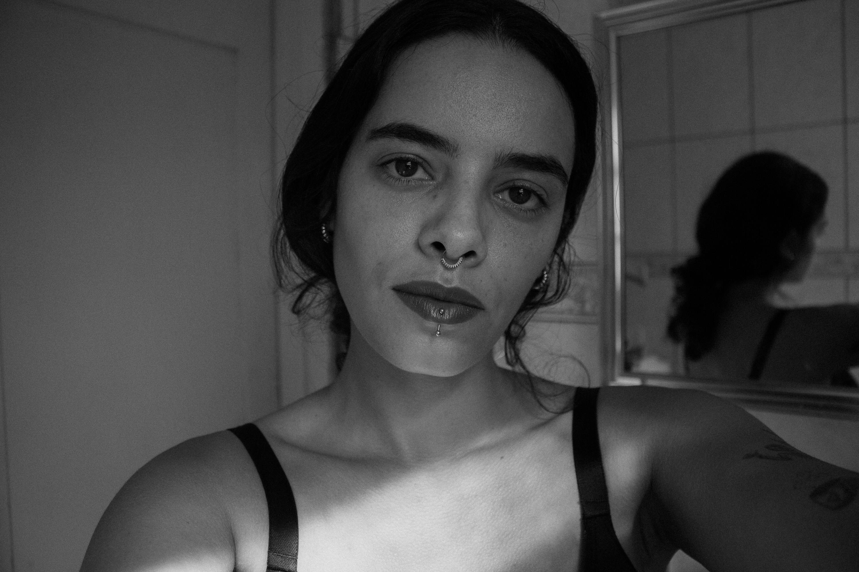 Women Selfie With Shadow Photos, Download The BEST Free Women Selfie ...