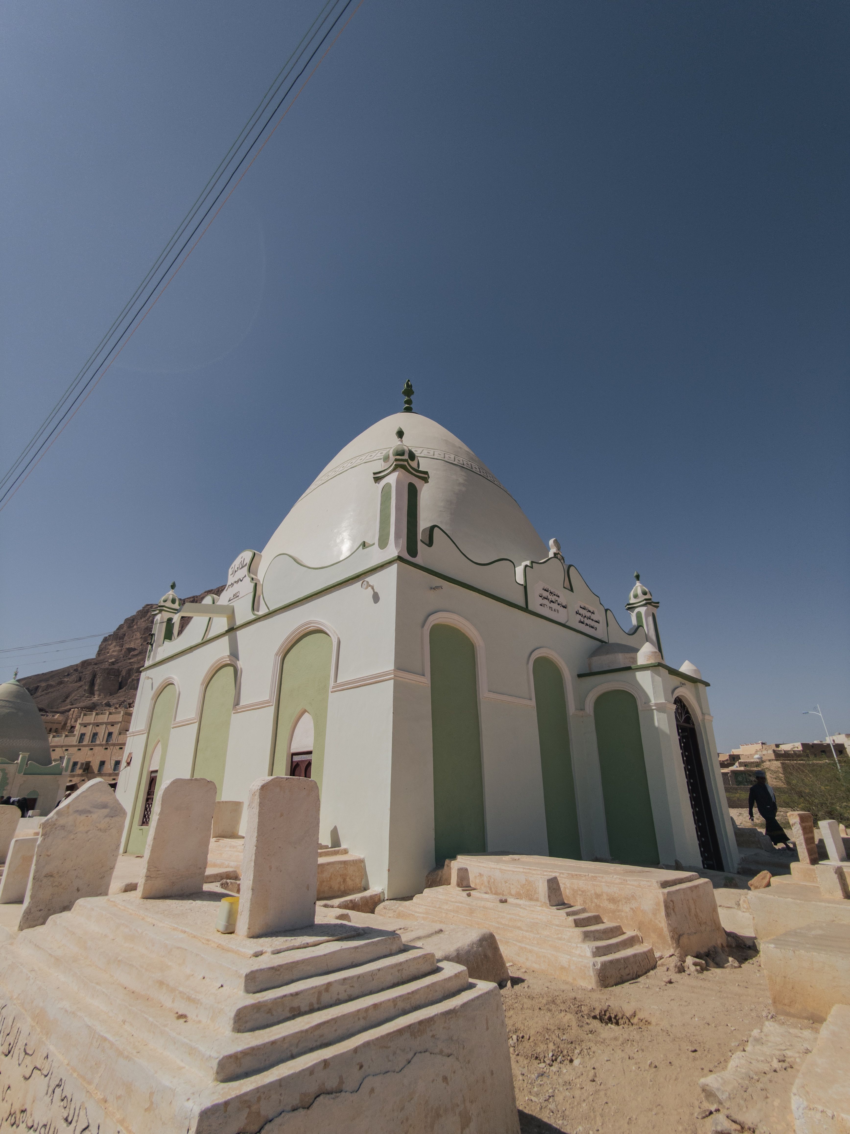 Wide Angle Shot of a Temple in a Desert under Blue Sky · Free Stock Photo