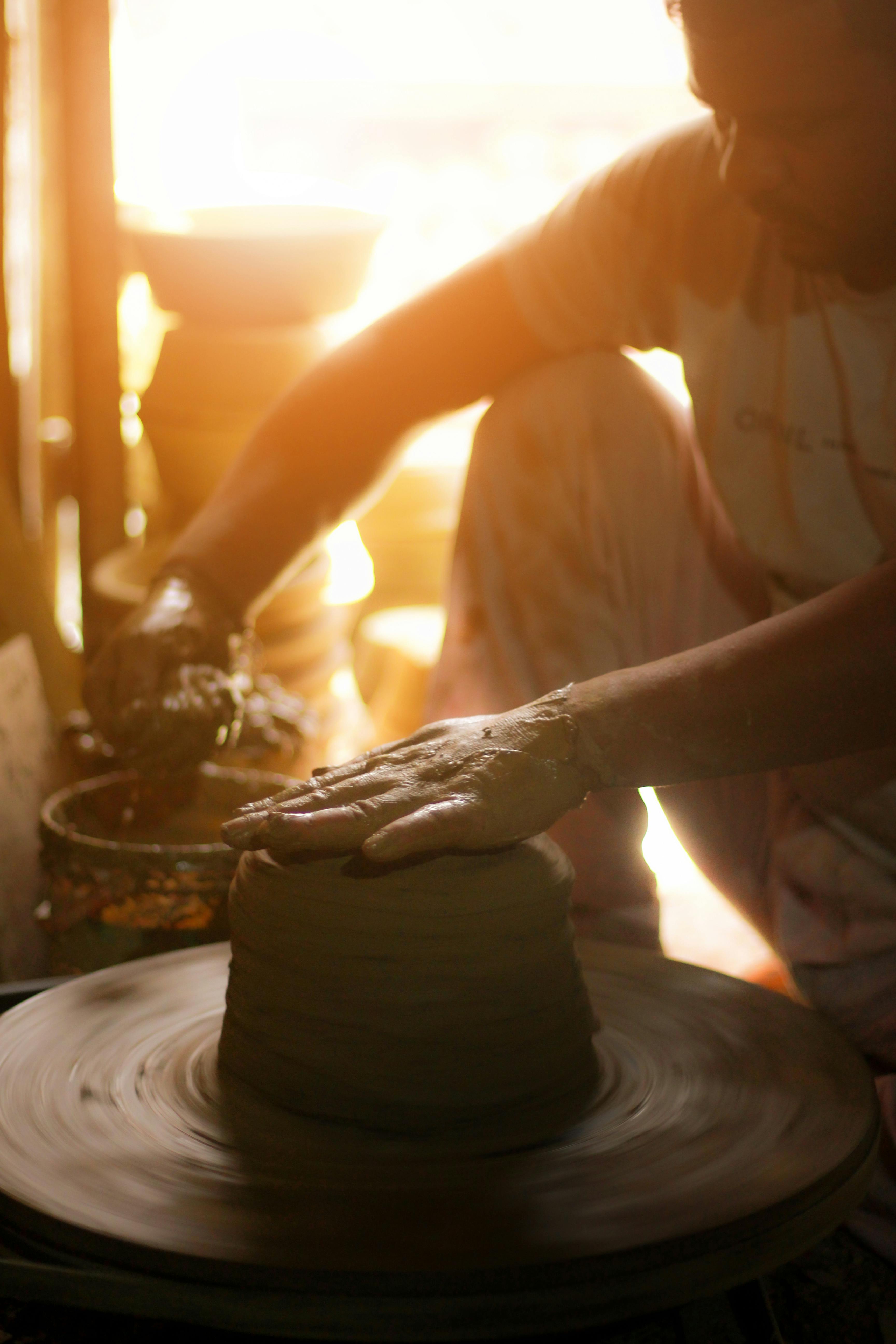 Brown Clay Pot · Free Stock Photo