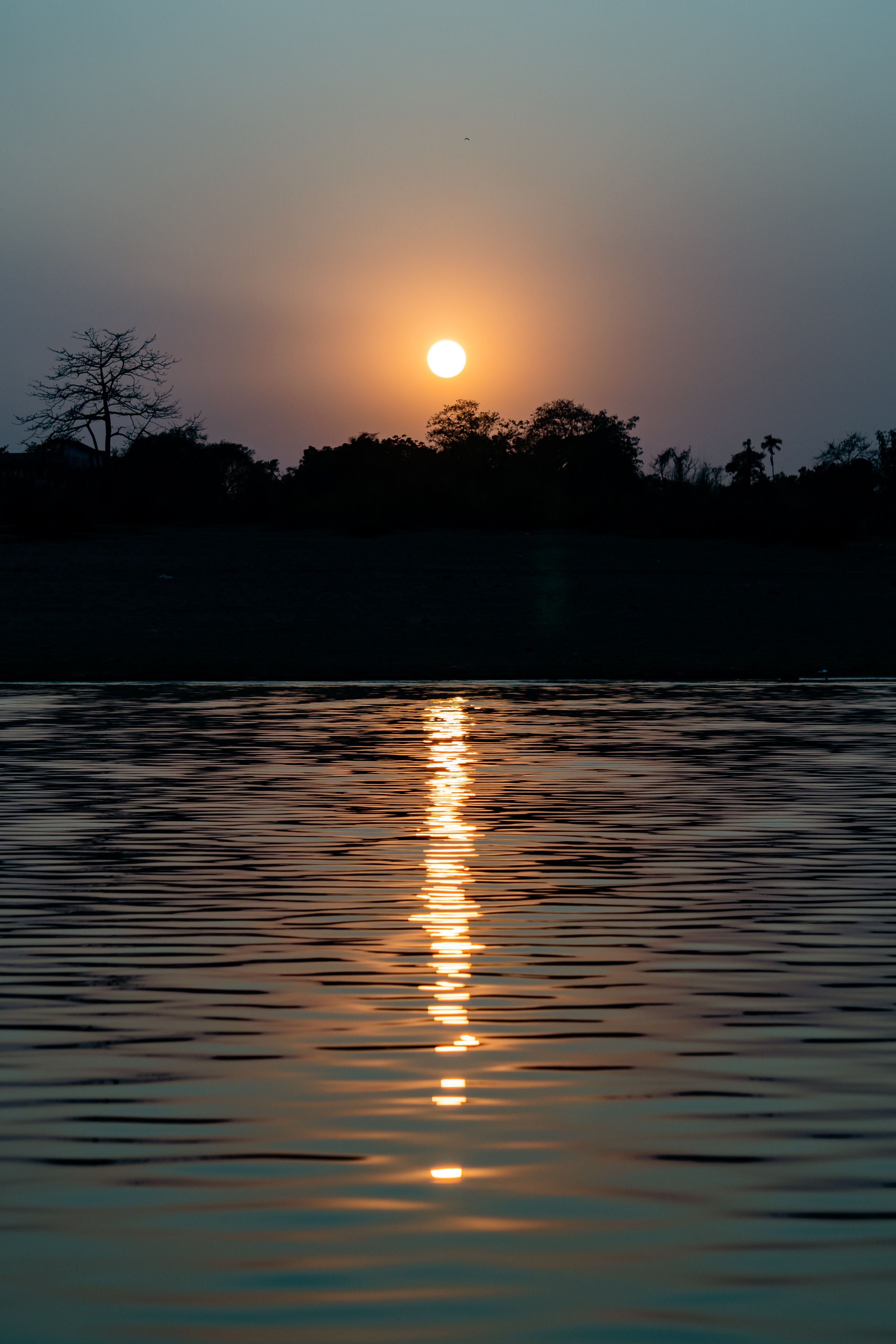 Sunset over the river in the middle of the day · Free Stock Photo