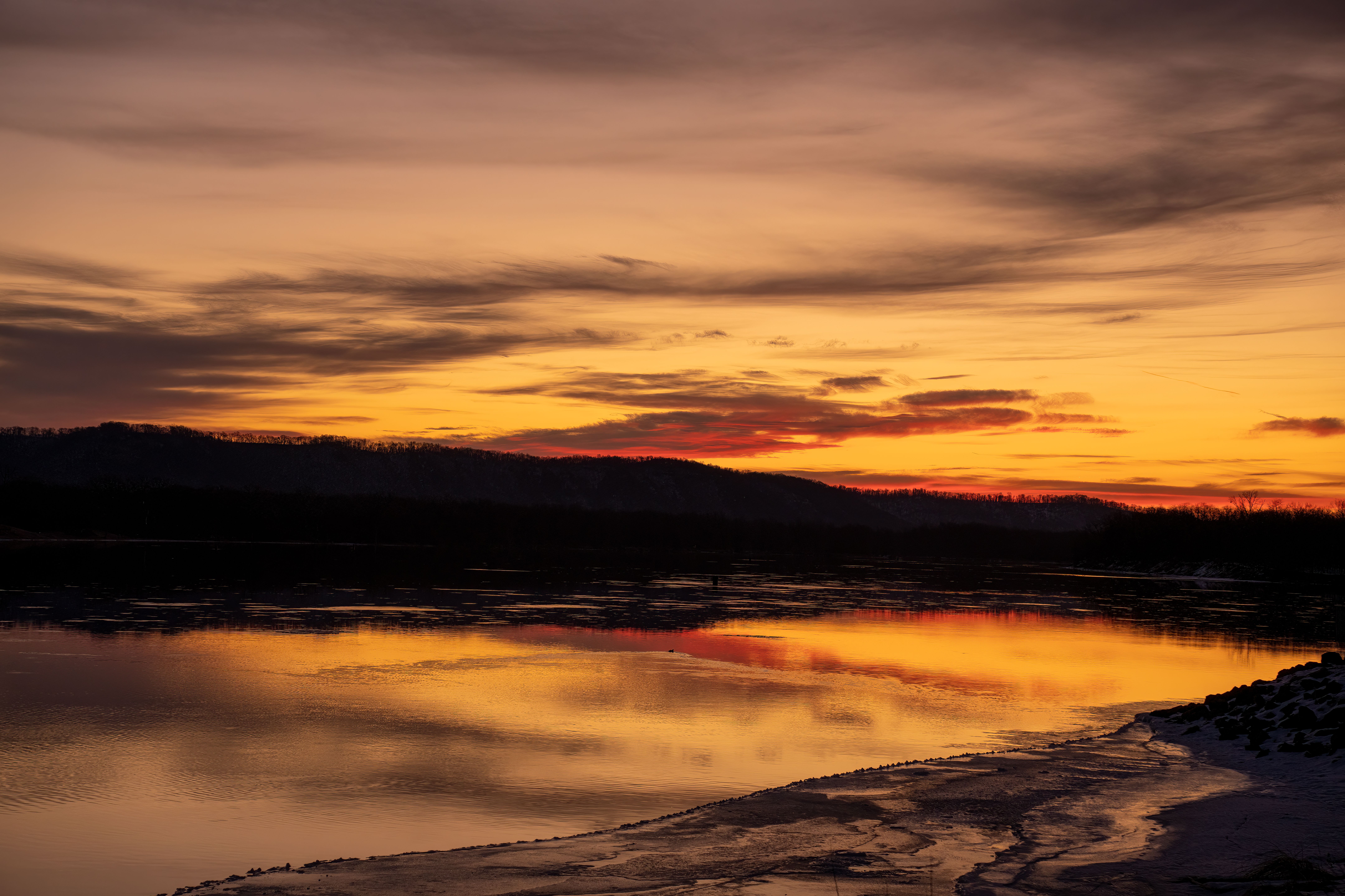 Lake at Dusk · Free Stock Photo