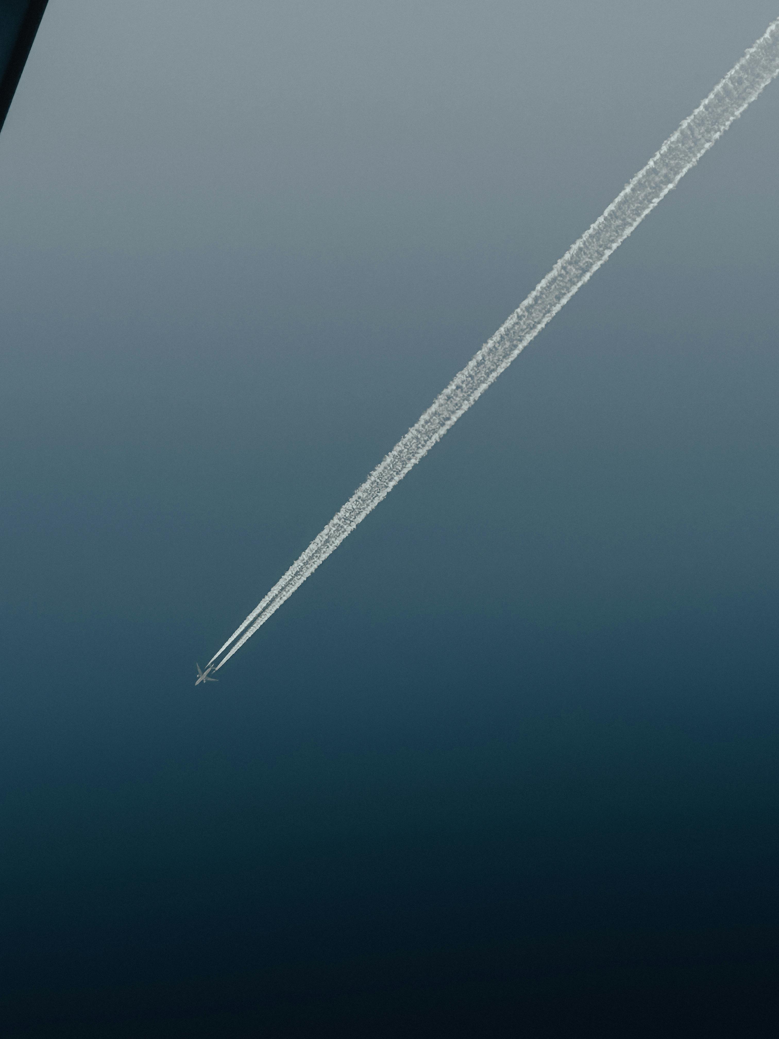 Contrail Photos, Download The BEST Free Contrail Stock Photos & HD Images