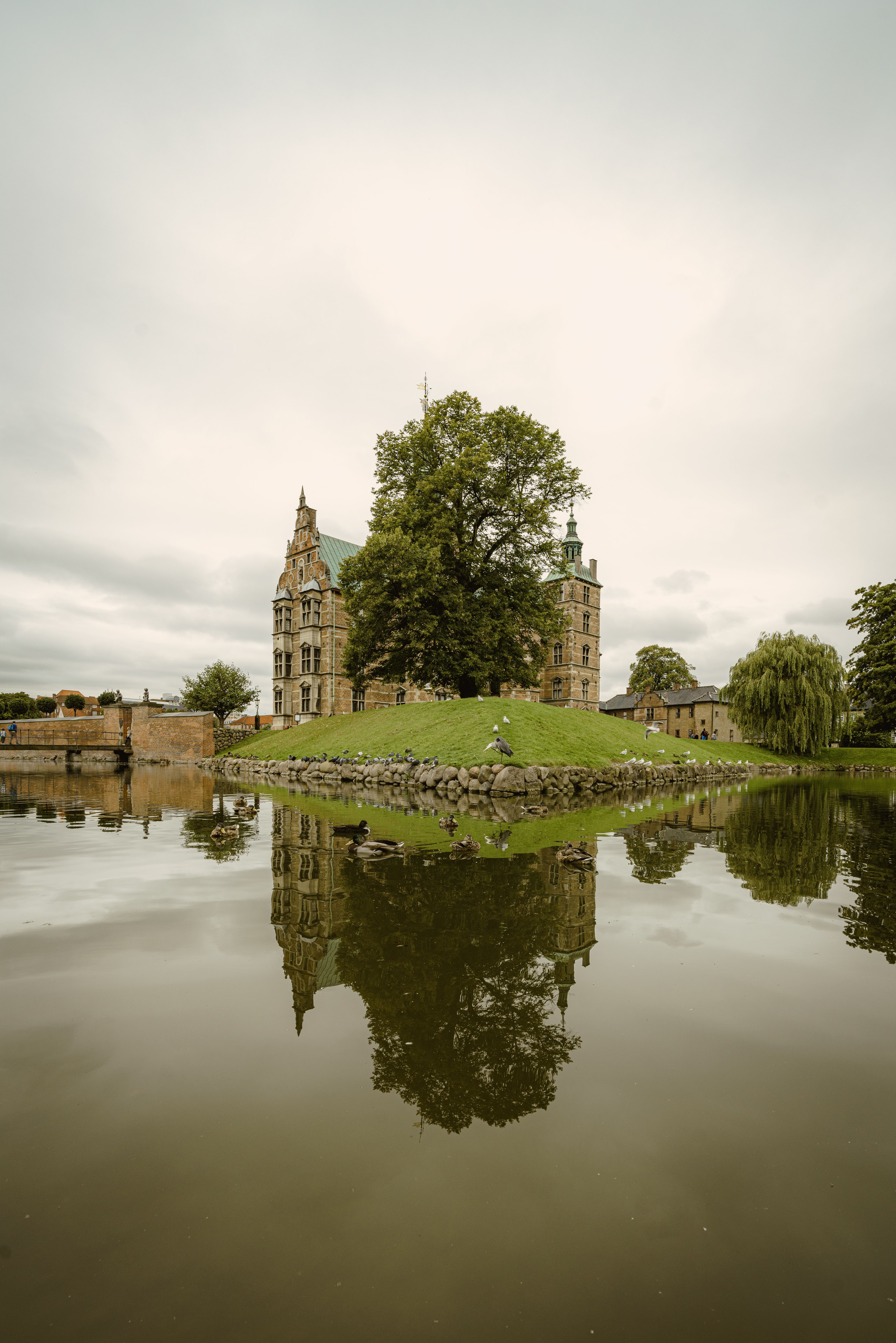 Church Reflecting in Lake · Free Stock Photo