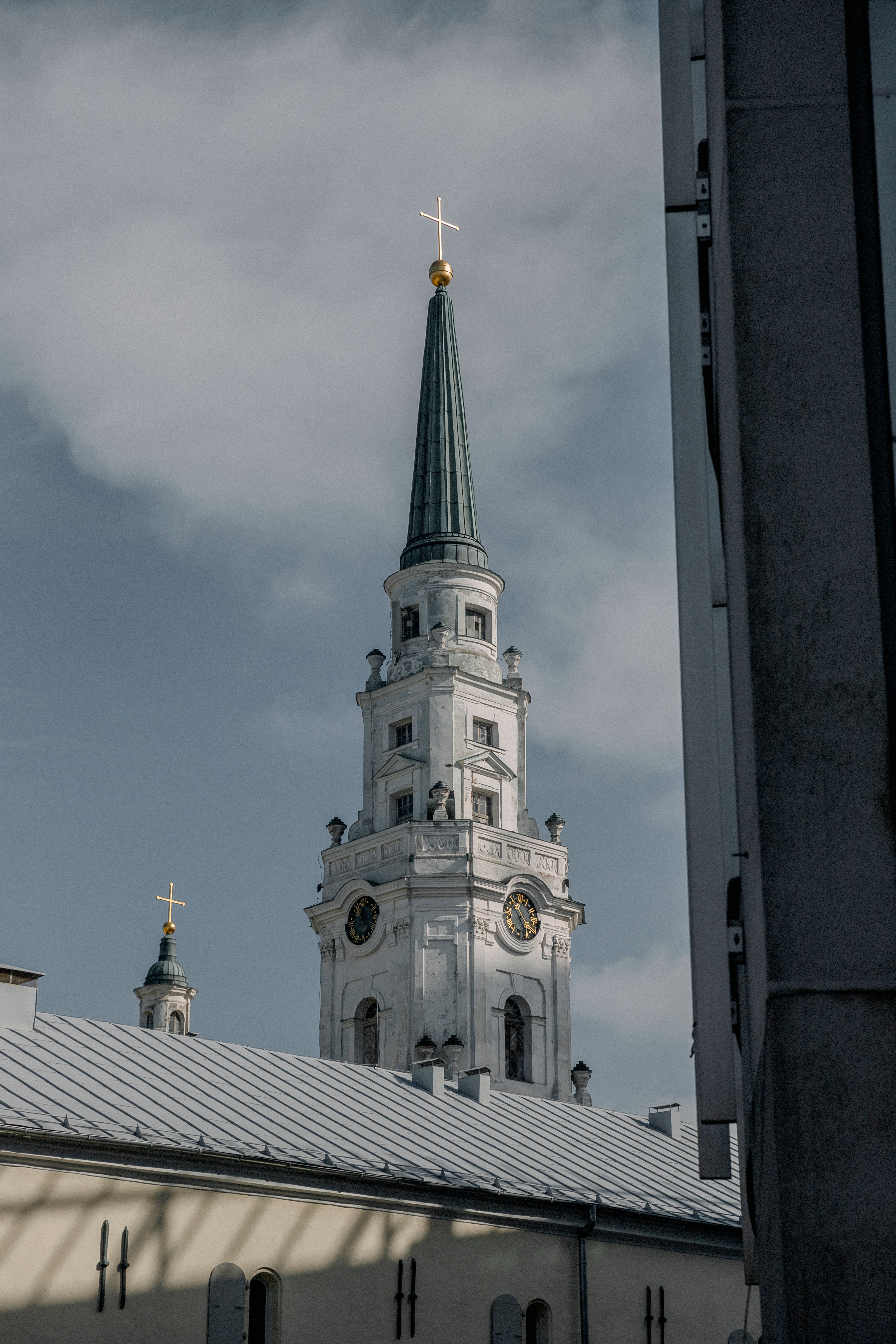 Church Steeple With a Cross on Top · Free Stock Photo