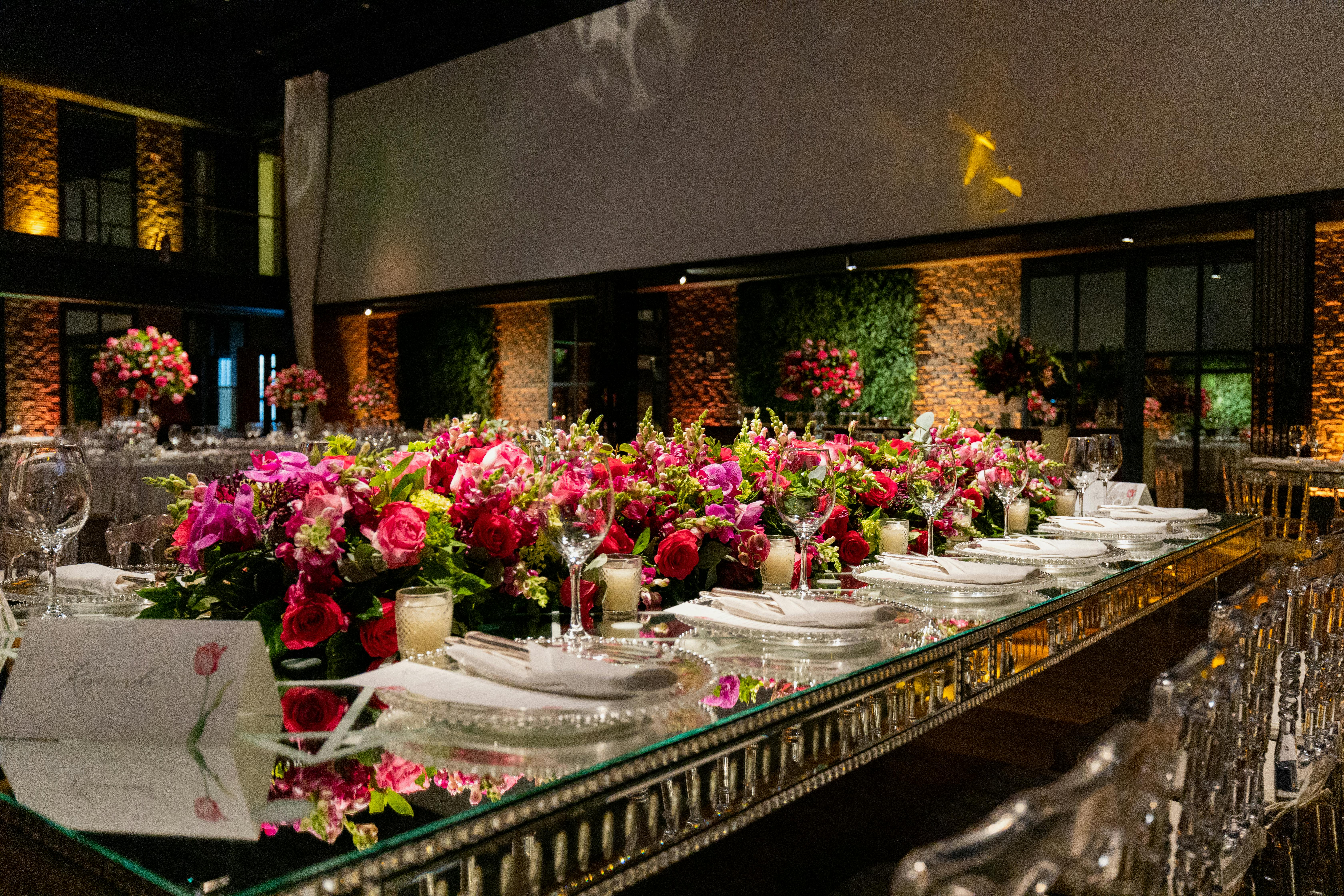 Foto de stock gratuita sobre alojamiento, ambiente, arreglo floral ...