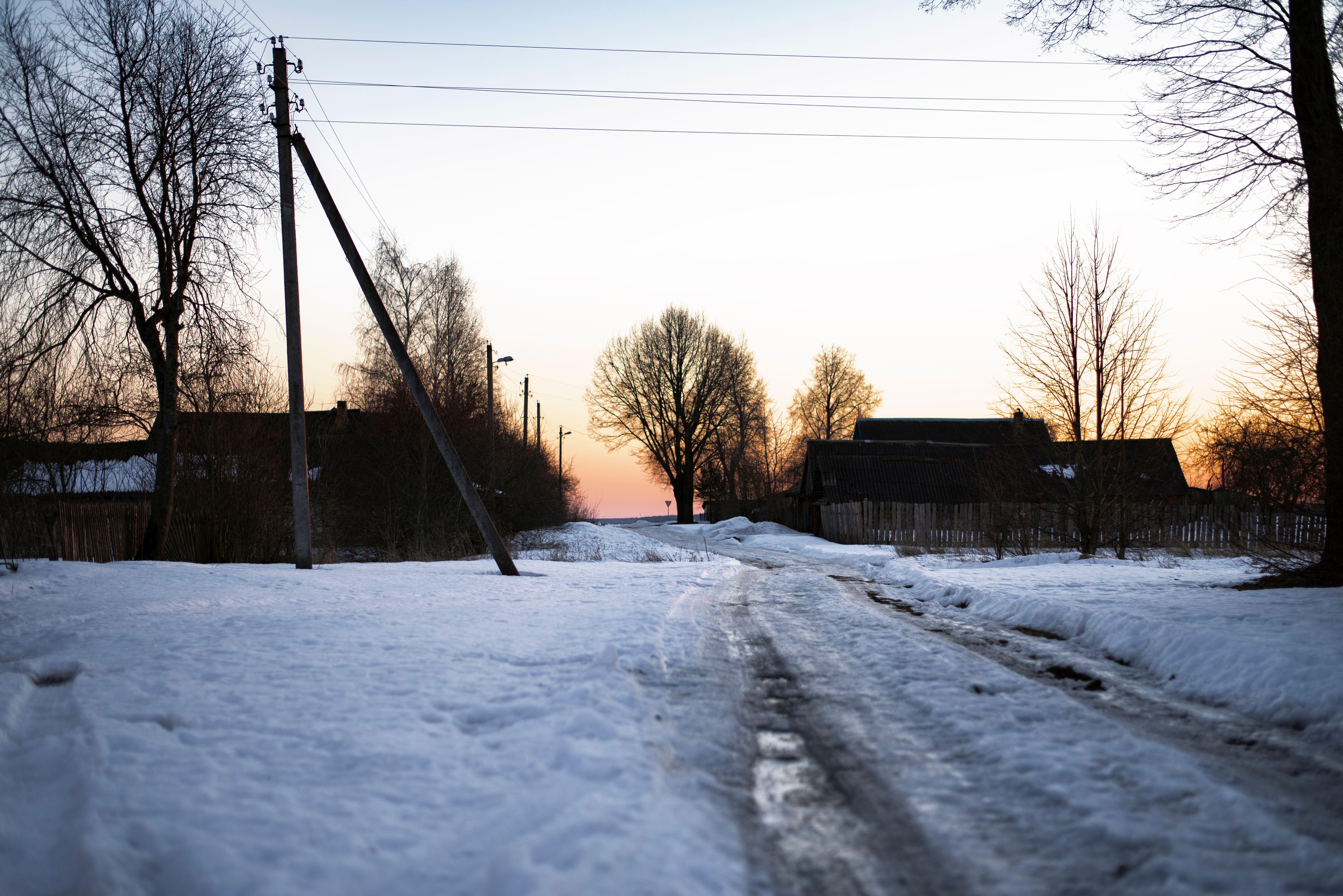 Village in Winter at Dawn · Free Stock Photo
