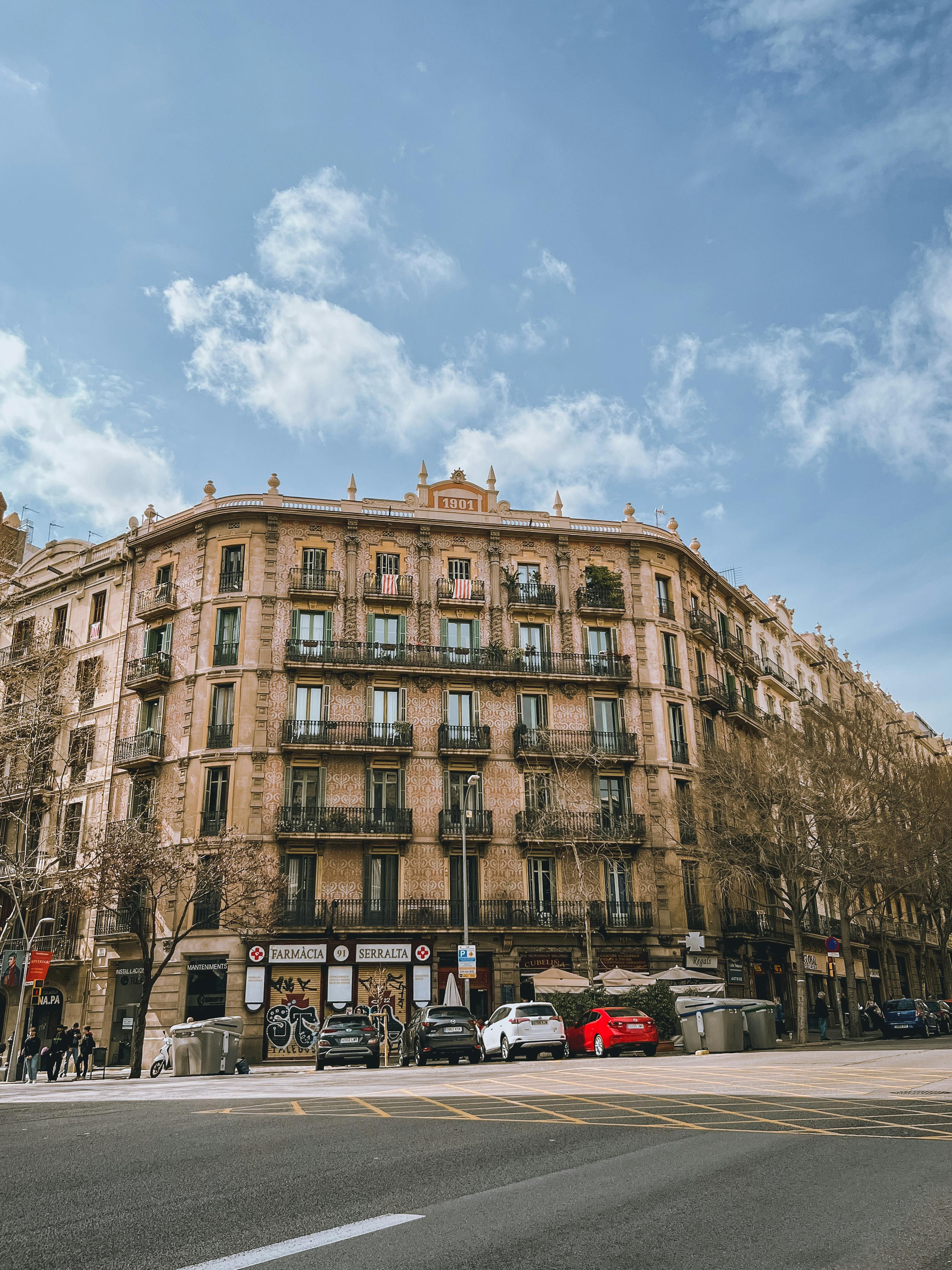 Old Urban Tenement · Free Stock Photo