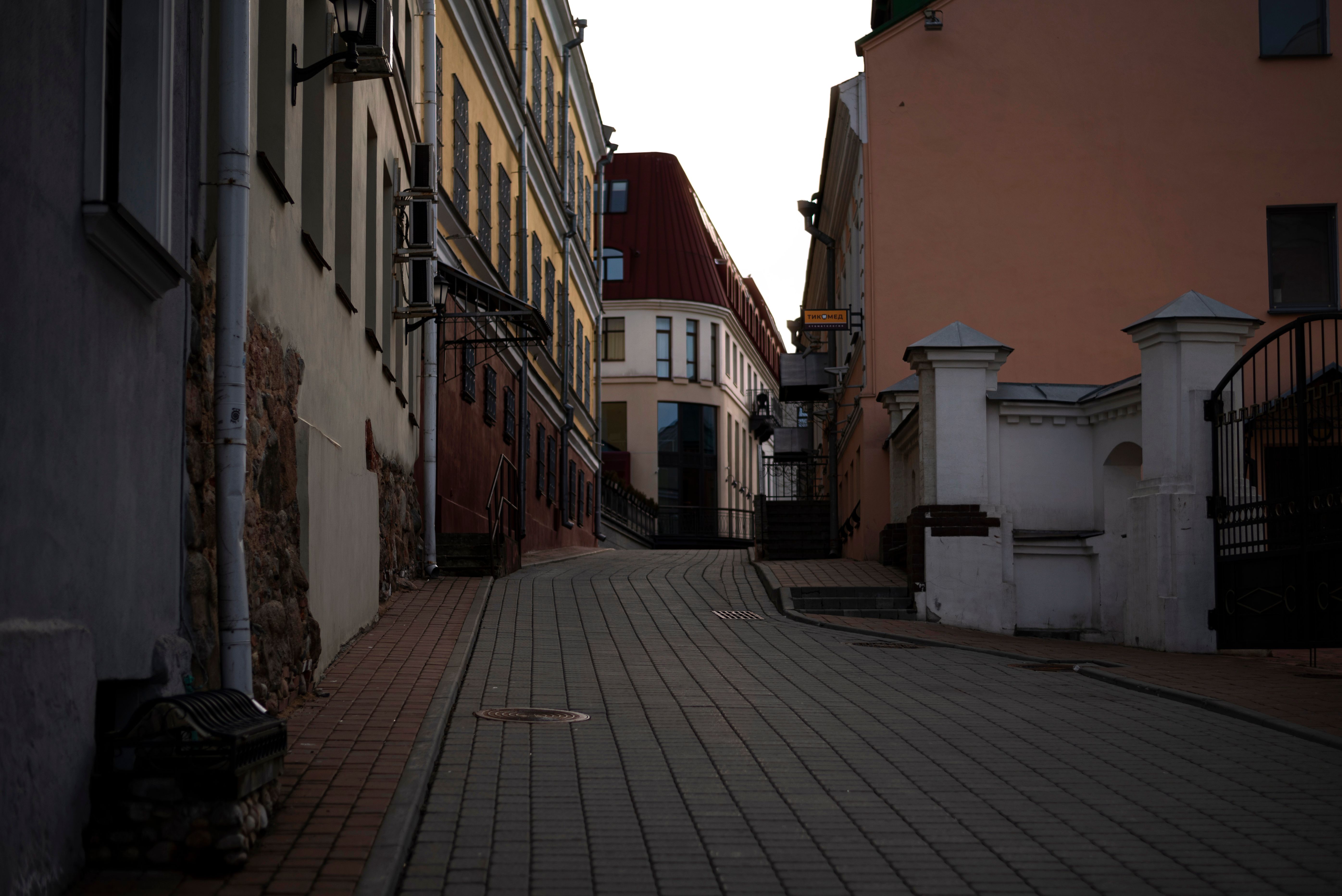 Empty Street in Town · Free Stock Photo