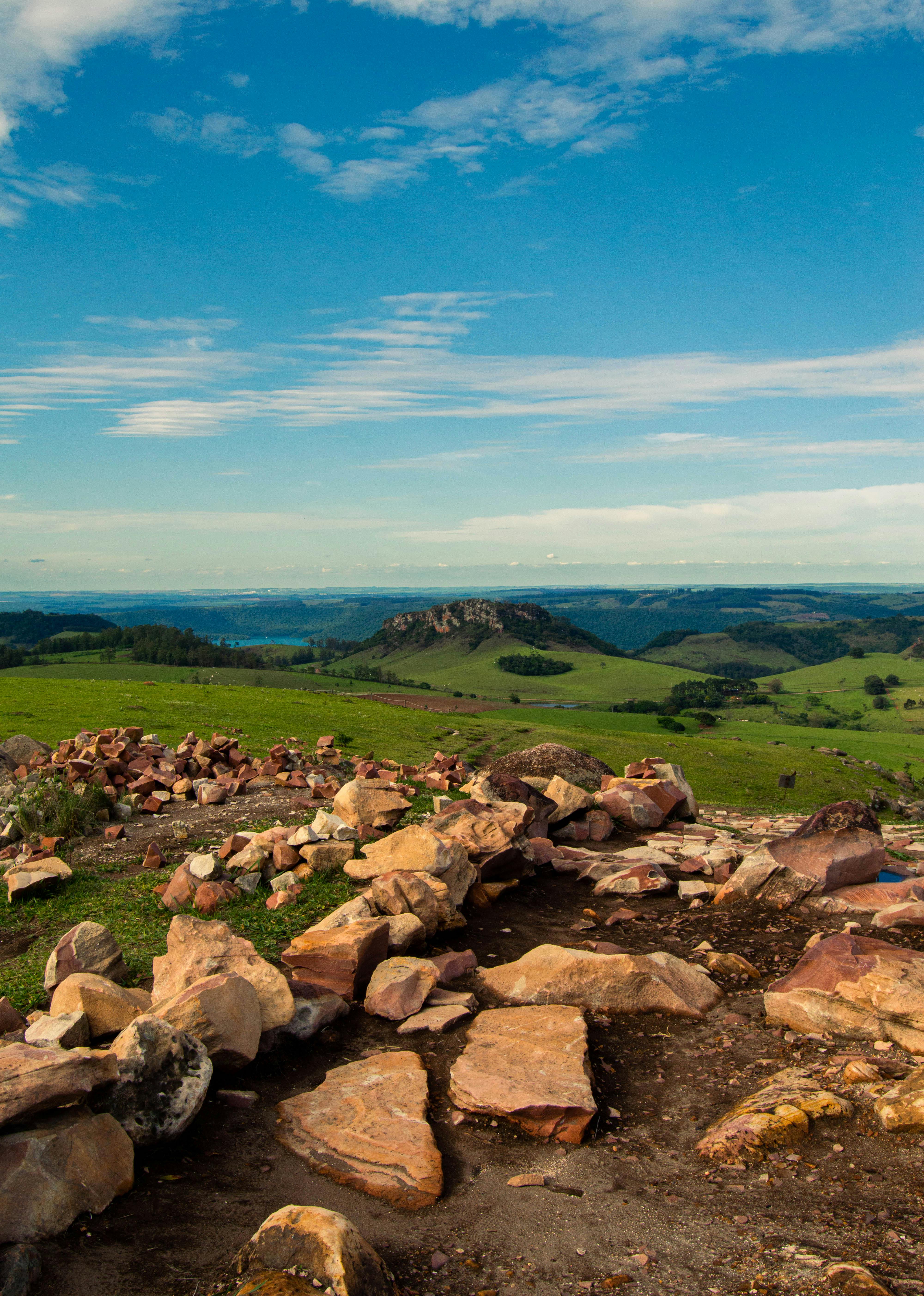 A view of the landscape with rocks and grass · Free Stock Photo