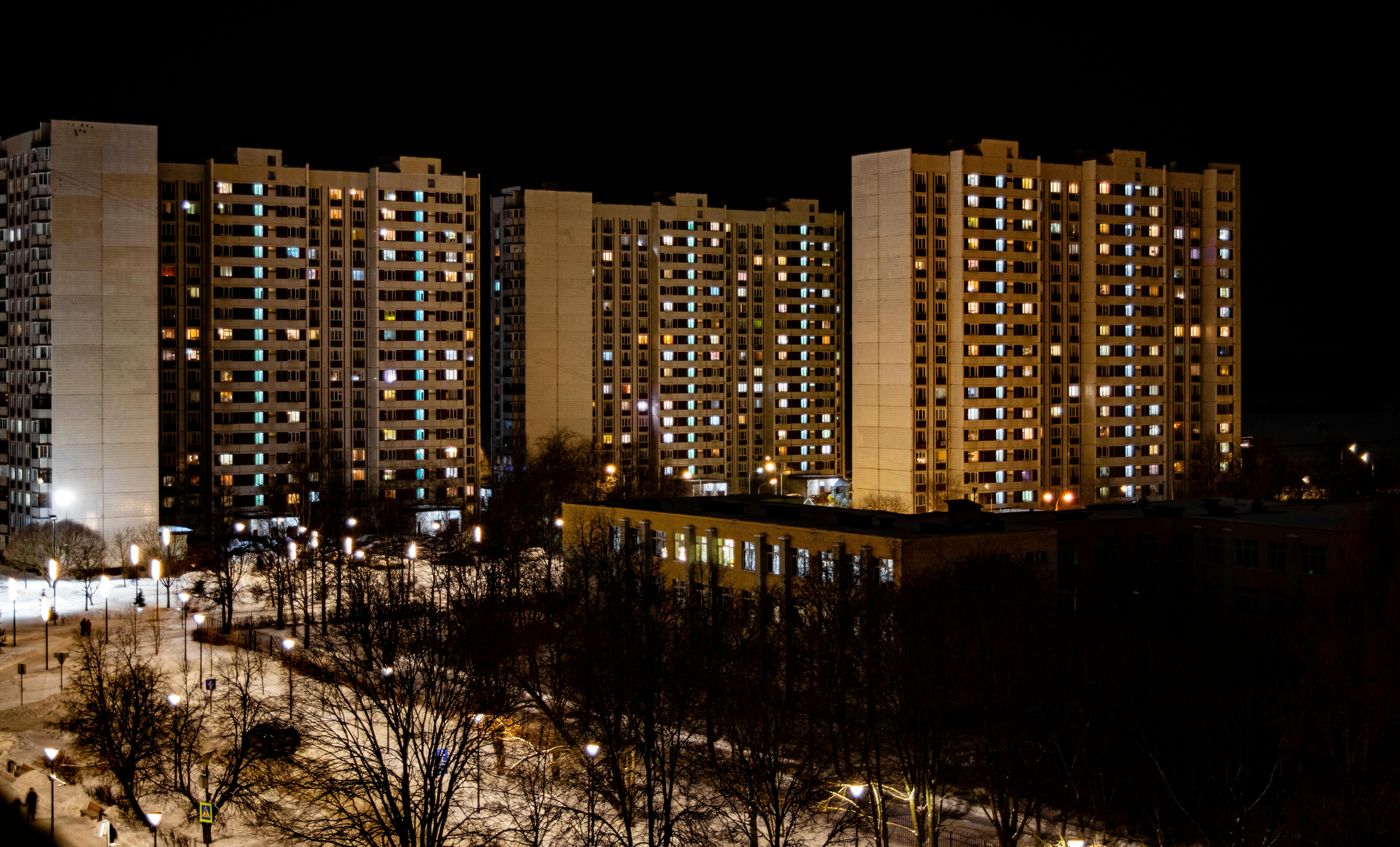 Buildings in a City at Night · Free Stock Photo