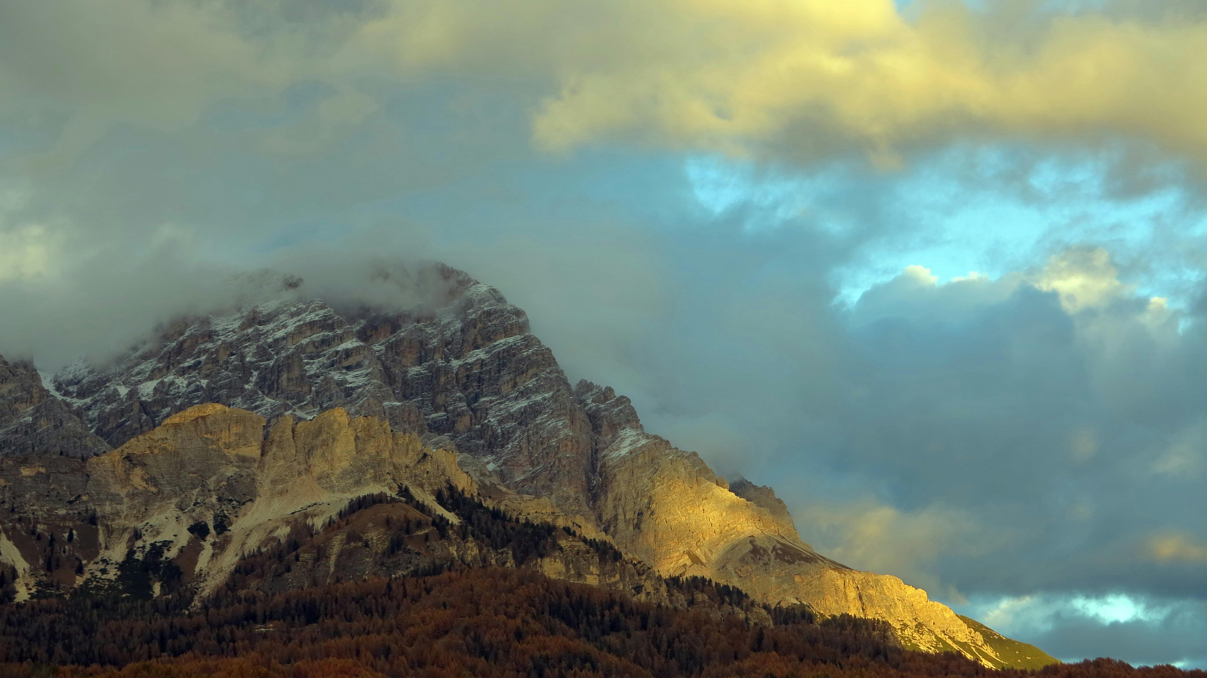 Clouds over Mountain · Free Stock Photo