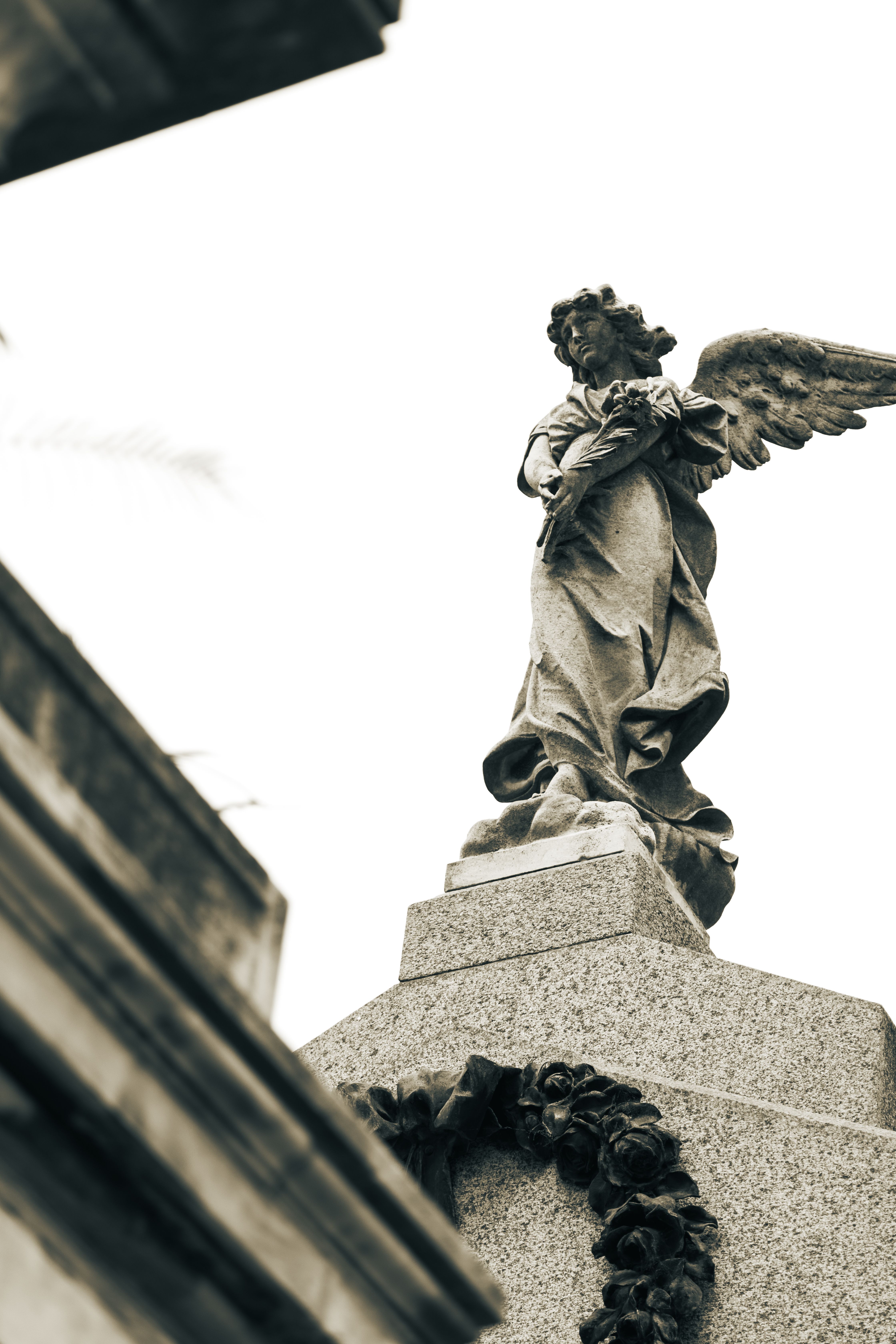 Shallow Focus Architectural Photography of Angel Statue · Free Stock Photo