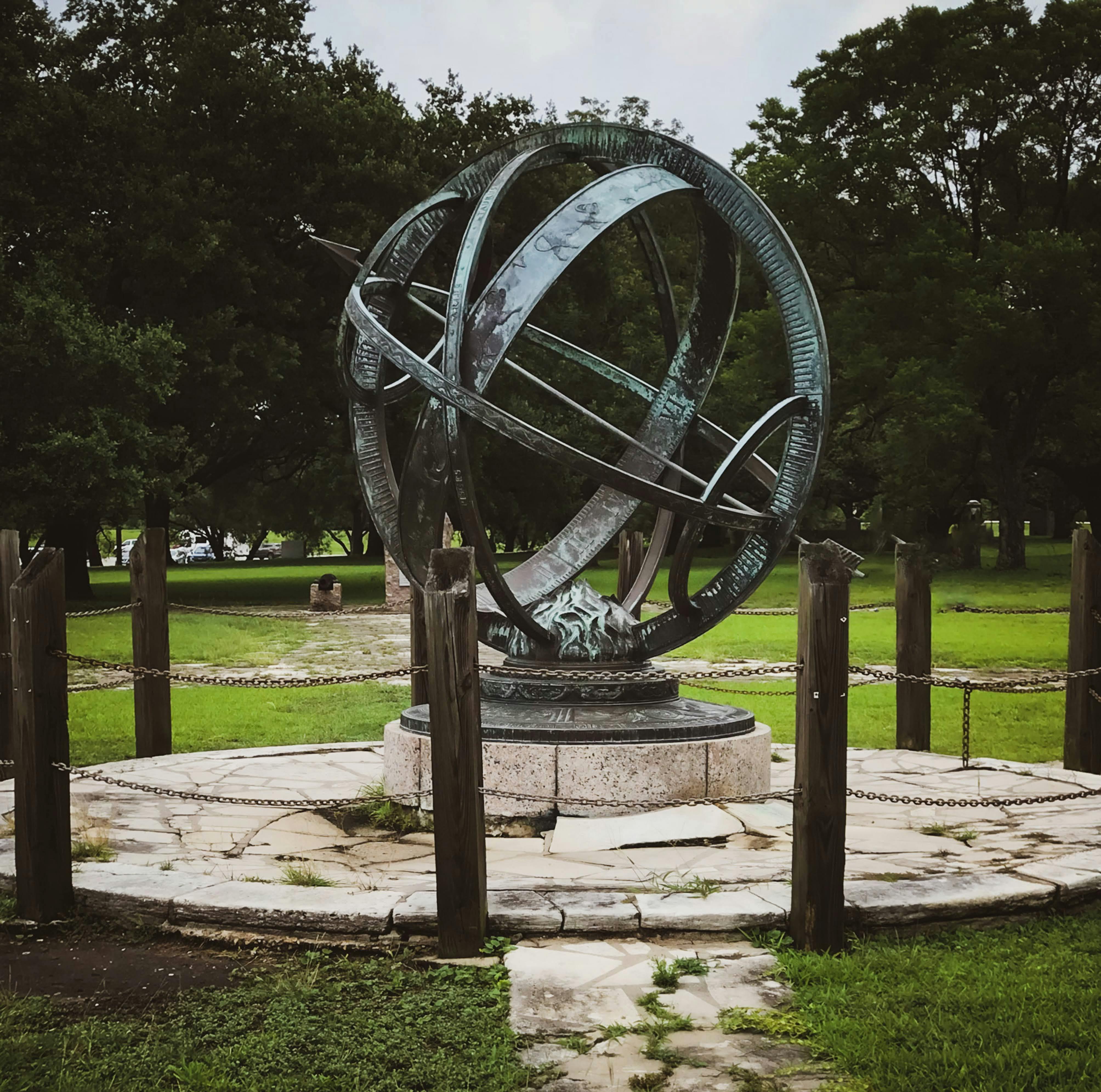 Sculpture in Park · Free Stock Photo