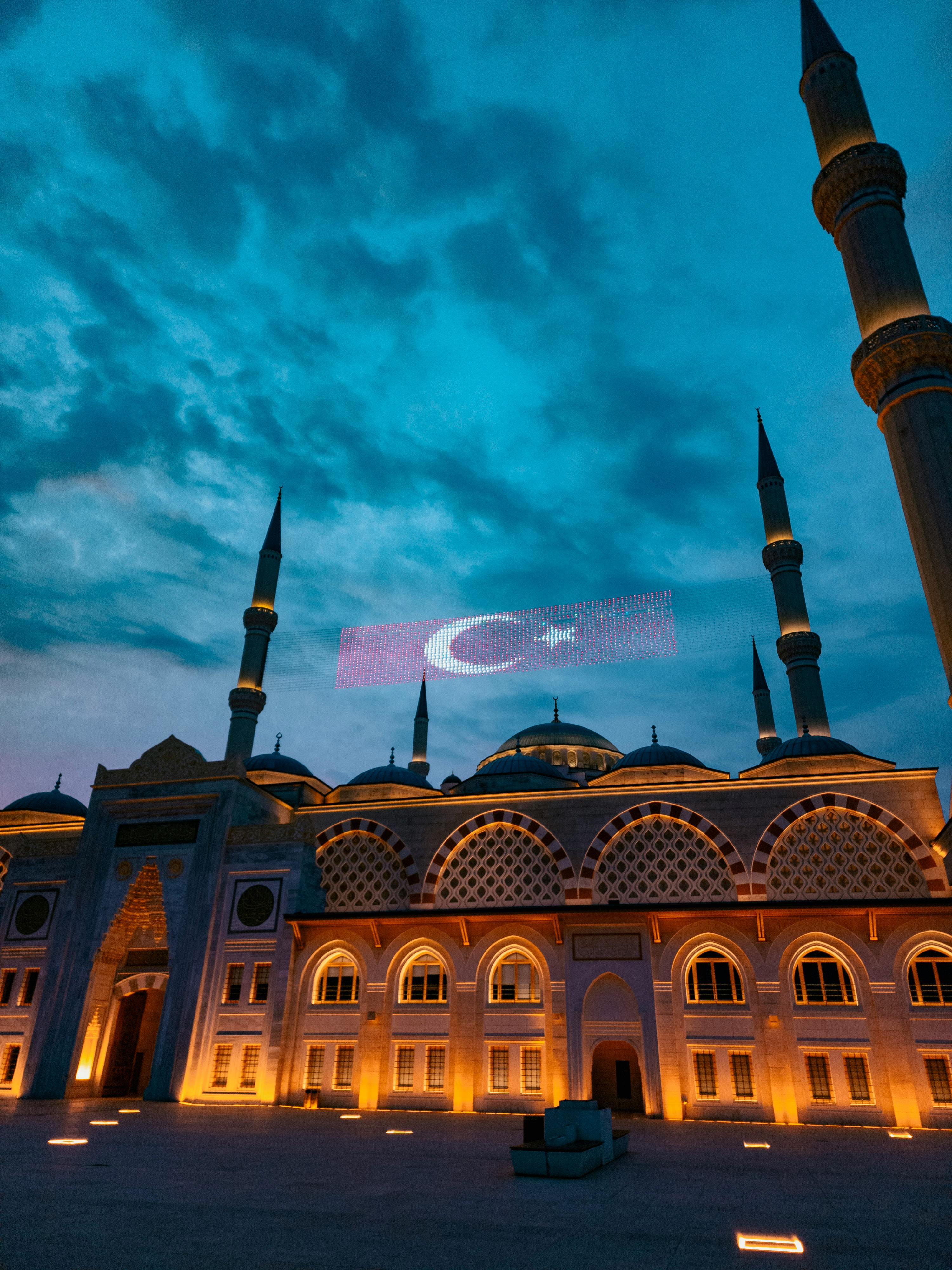 An Interior of a Traditional Mosque in Istambul · Free Stock Photo