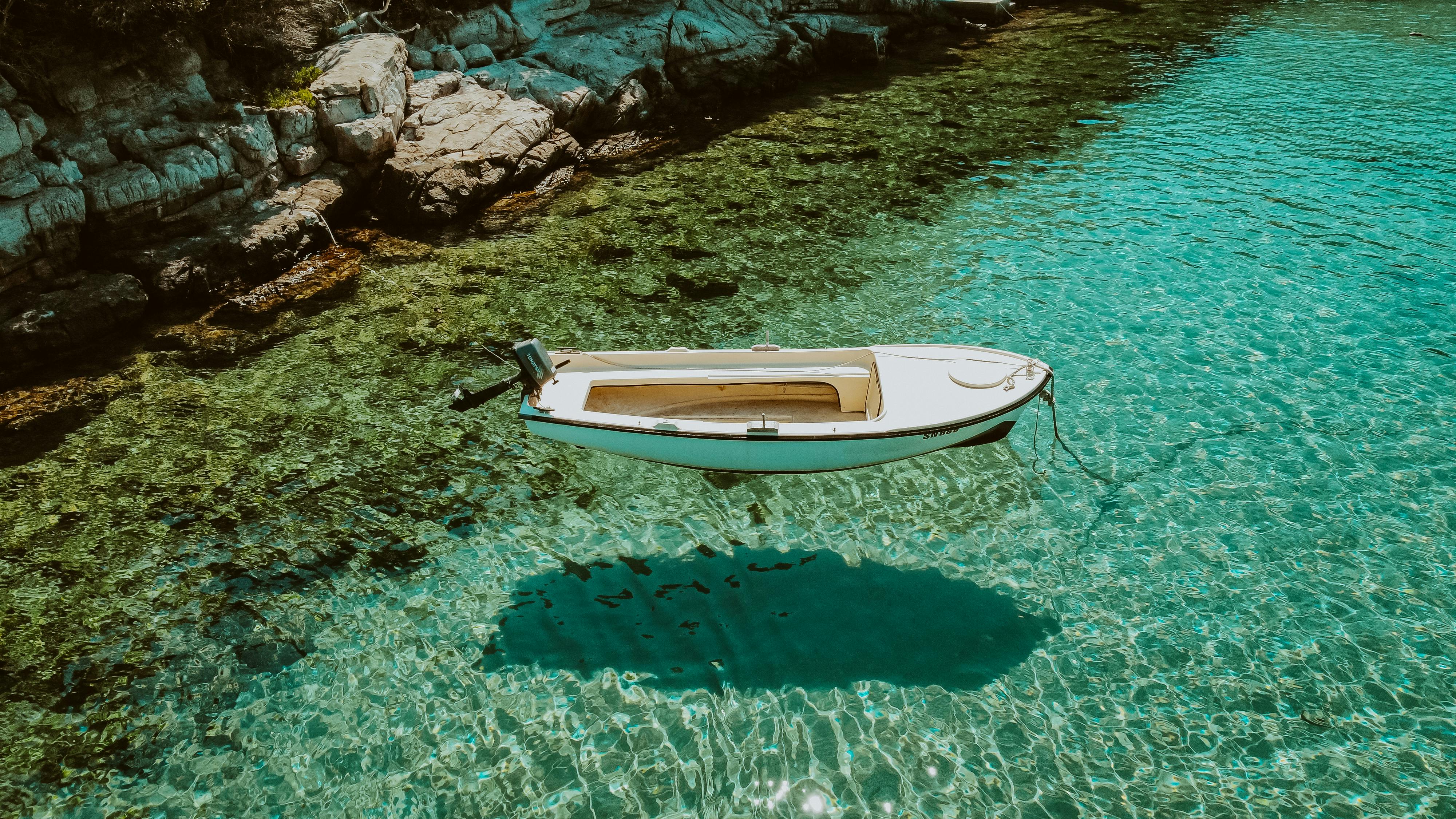 Boat Moored on the Shore in Clear Turquoise Water · Free Stock Photo