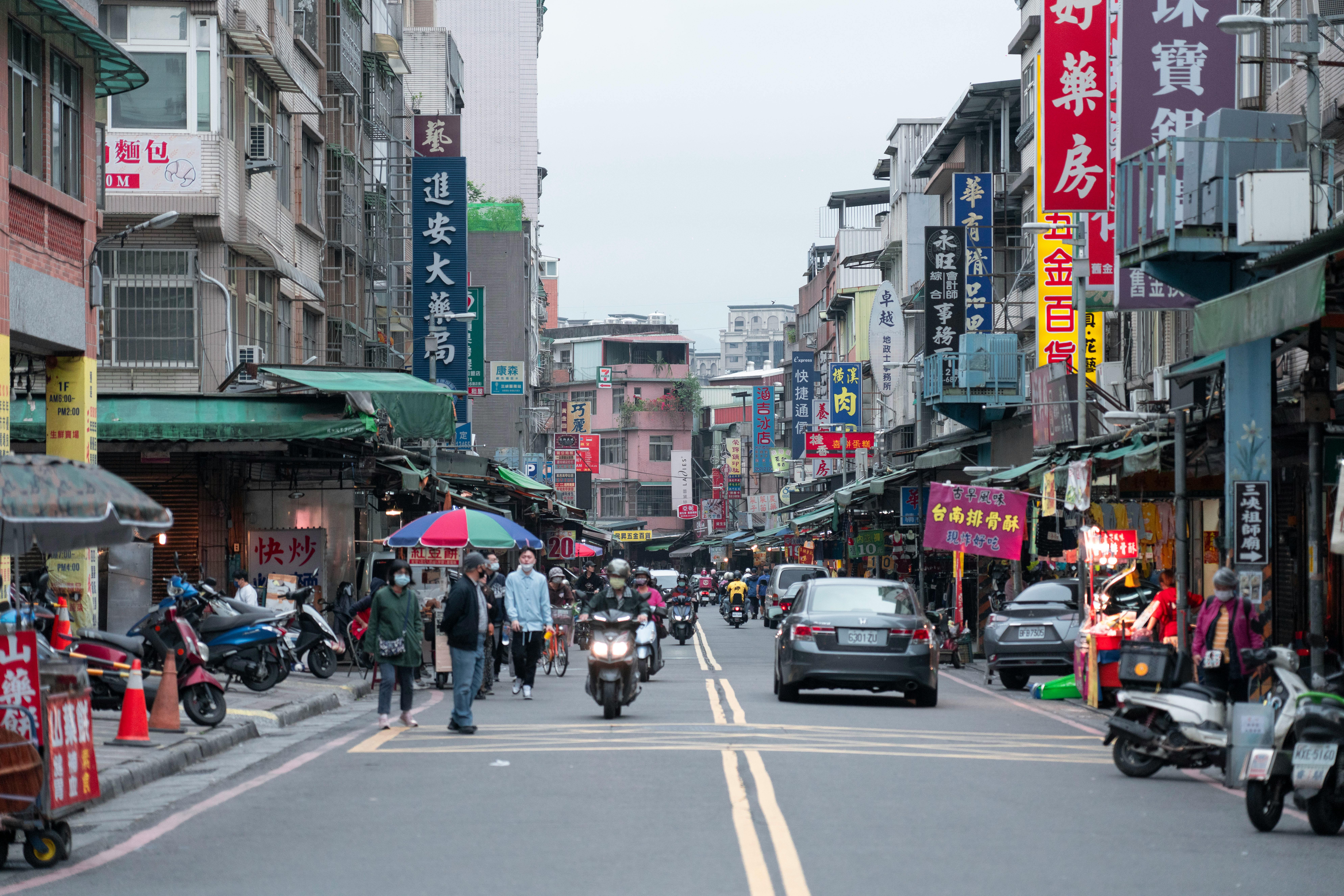 People on Street in Town · Free Stock Photo