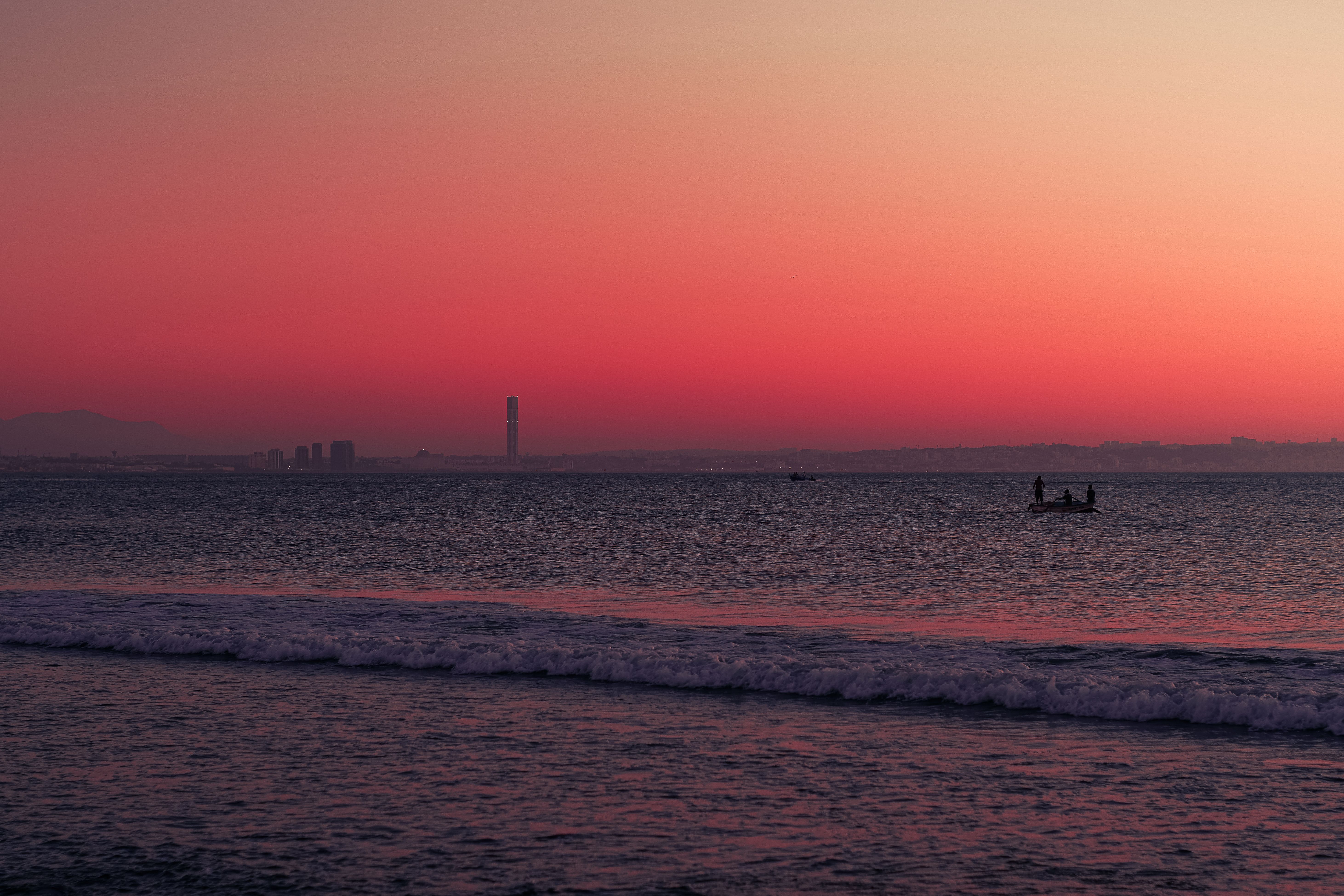 Red Sky over Sea Shore · Free Stock Photo