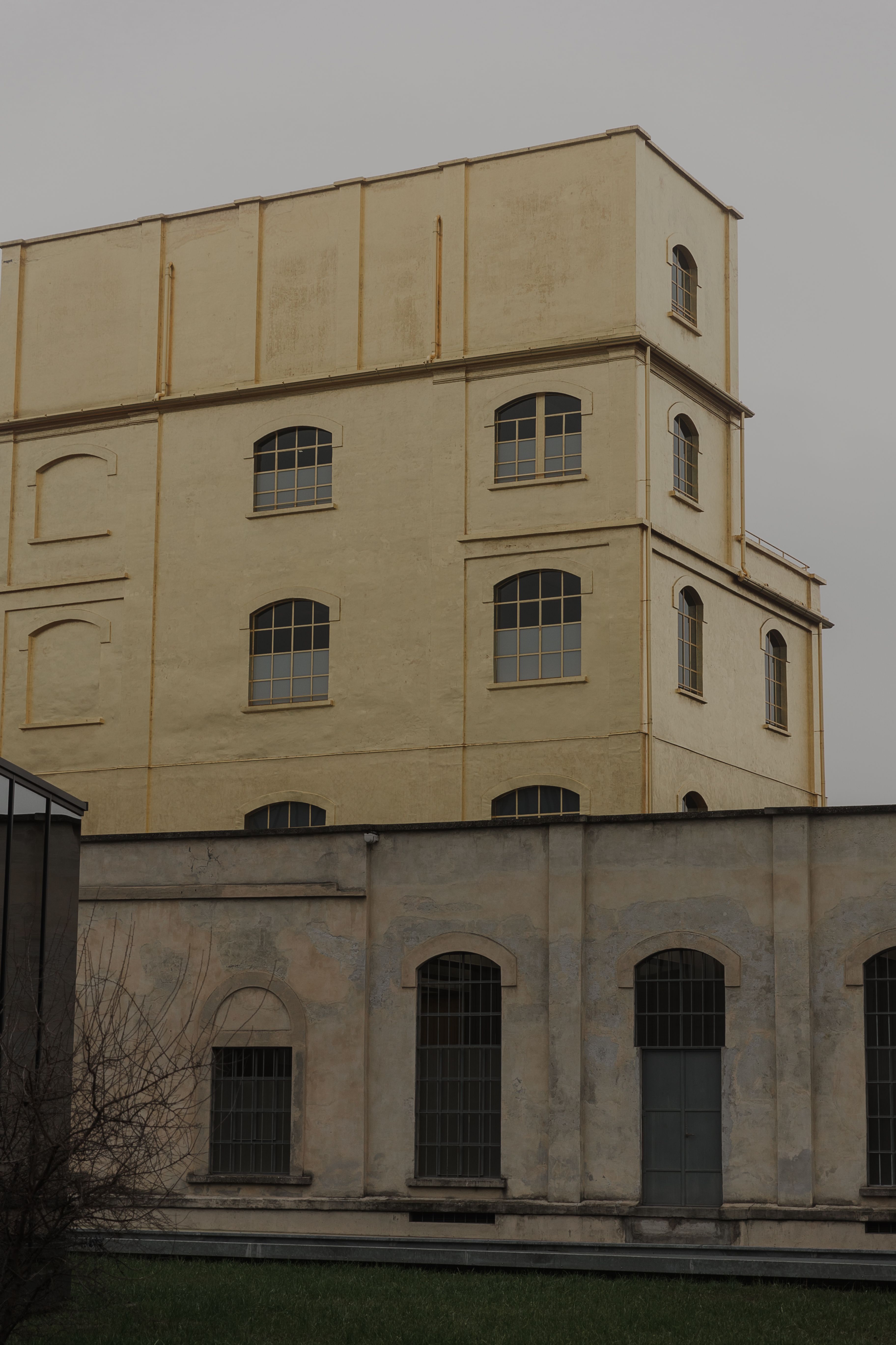 A Building with Legs · Free Stock Photo